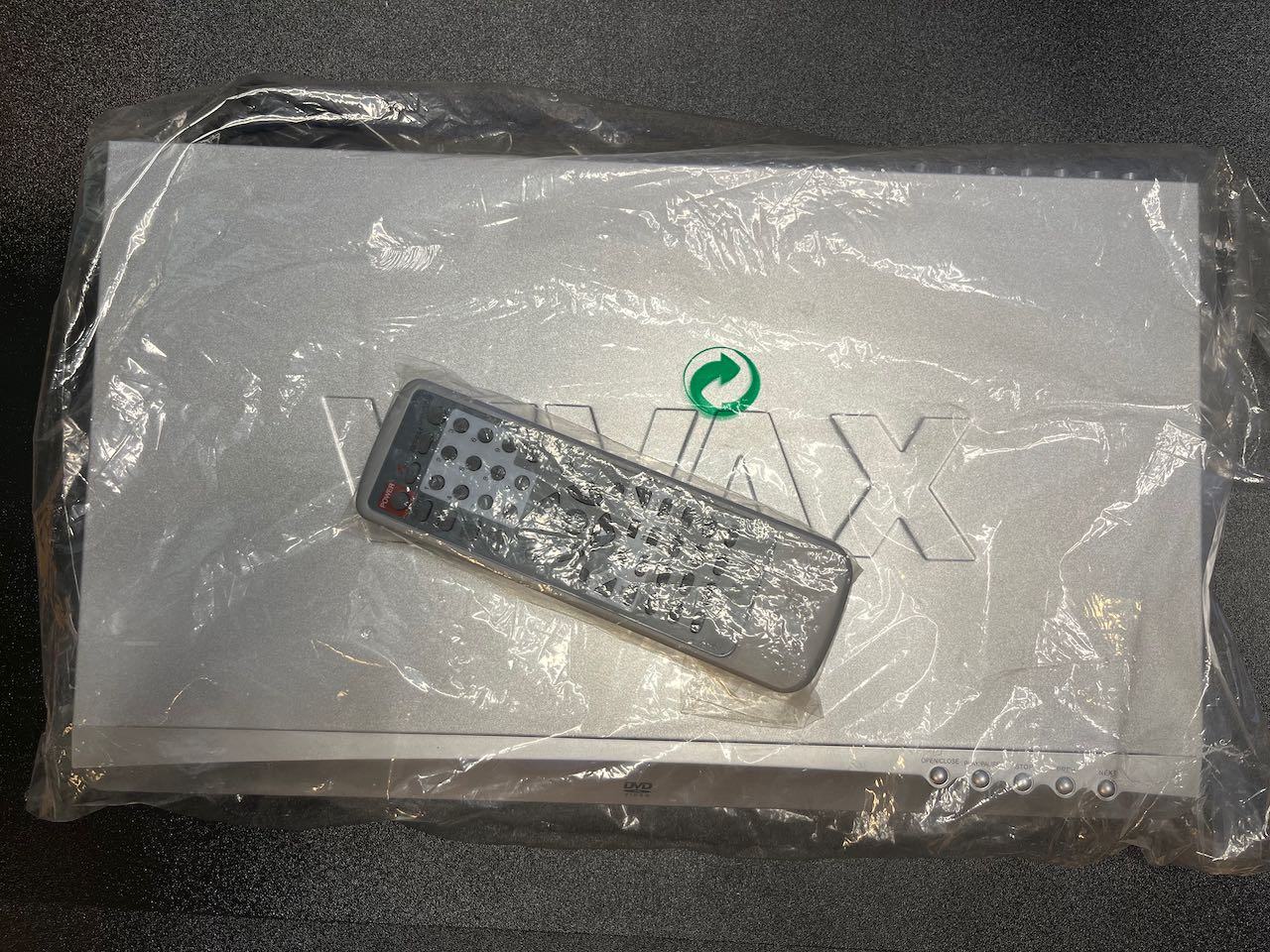 NOV, NEKORIŠTEN Vivax DIVX-K201 DVD/CD player + daljinski