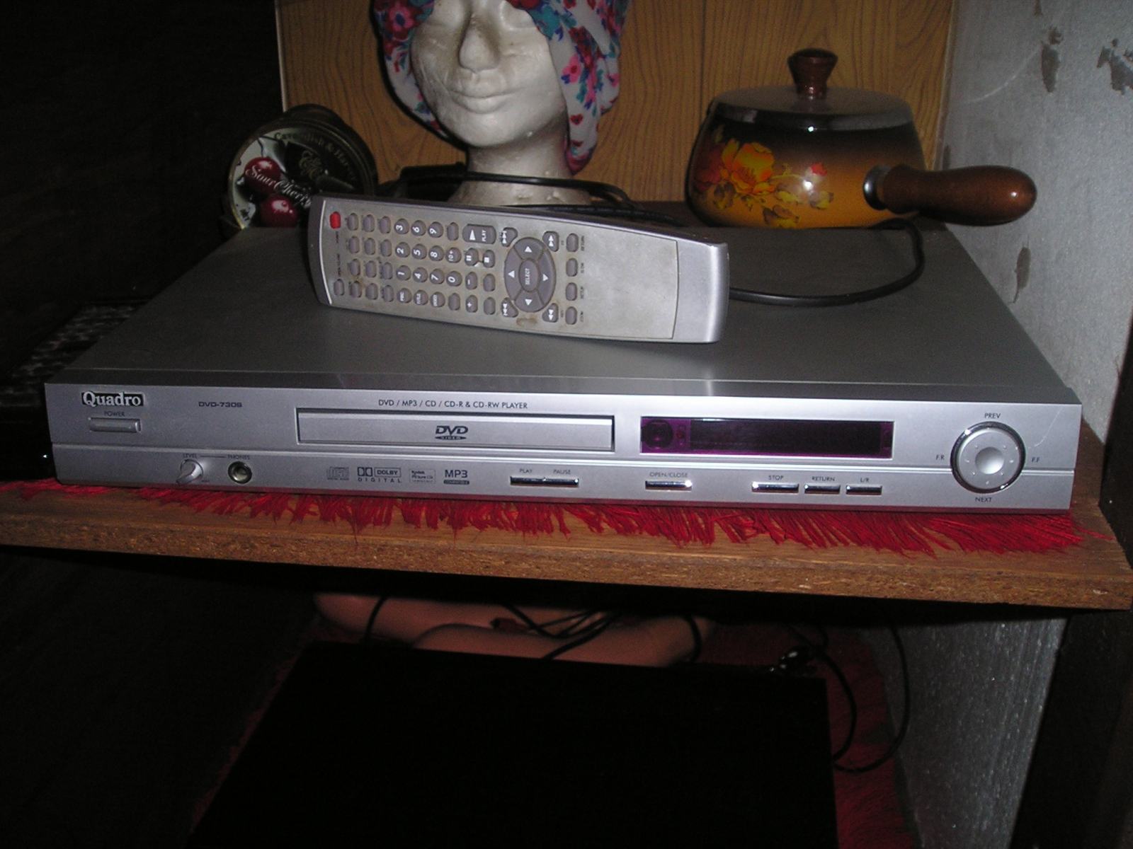 QUADRO DVD plejer 7308