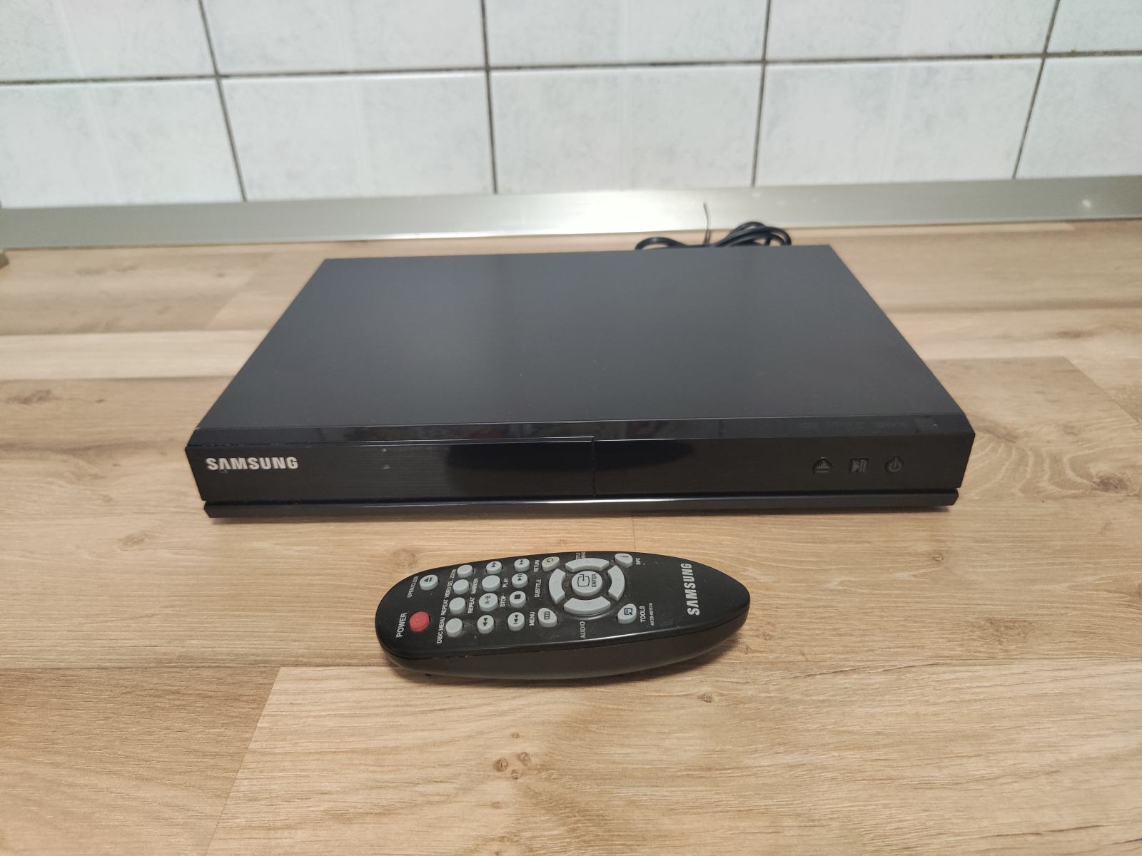 SAMSUNG DVD player DVD-E350 sa original daljinskim ispravan