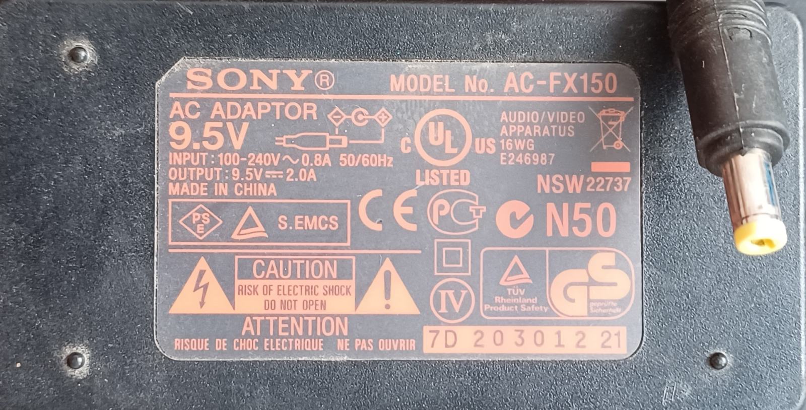 SONY AC ADAPTER AC-FX150 ( 9.5V 2A )