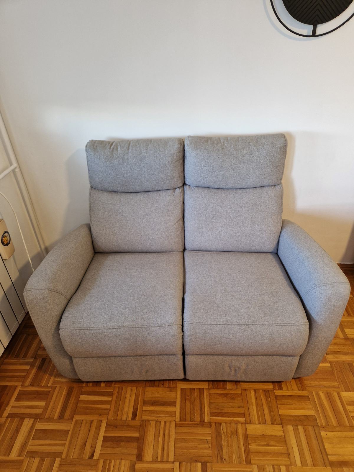 kauč dvosjed s odmoristem za noge