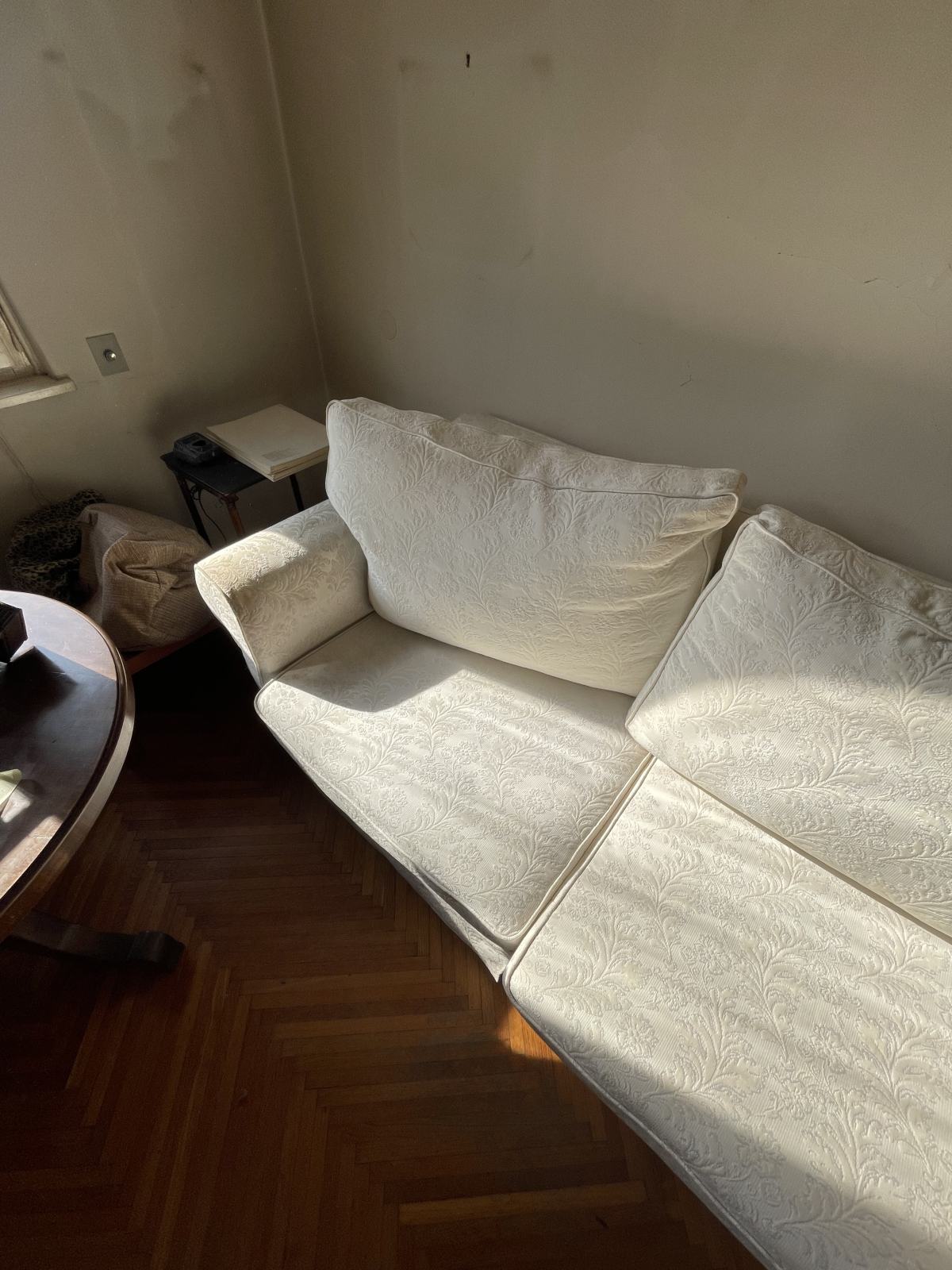 Prodajem kauc u vrlo dobrom stanju