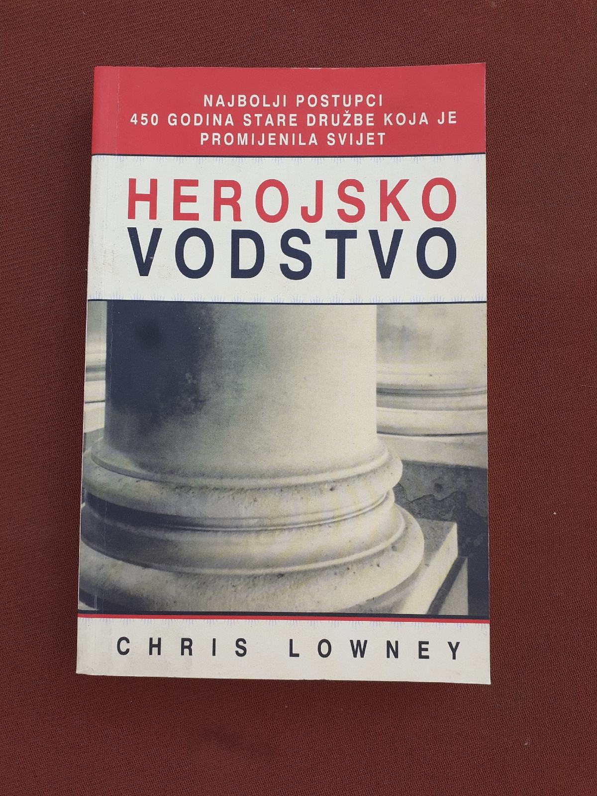 Chris Lowney: Herojsko vodstvo