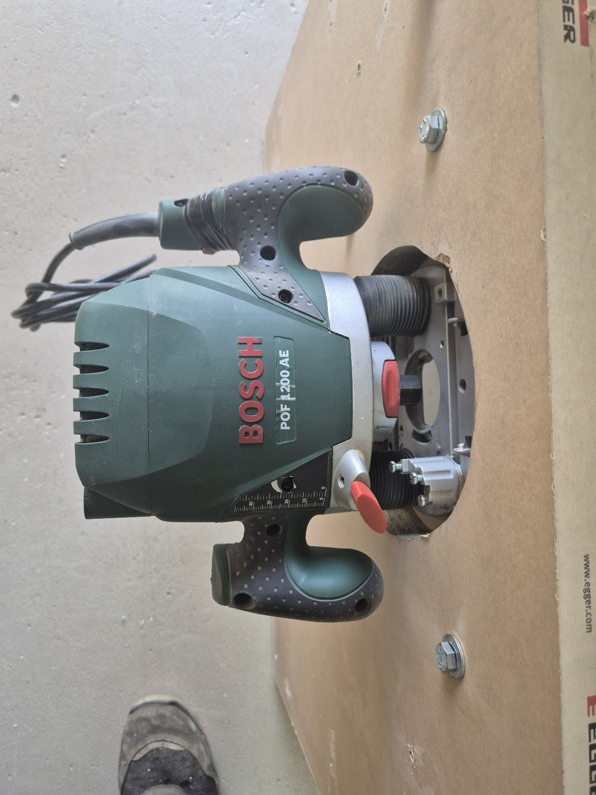 glodalica Bosch POF 1200 AE