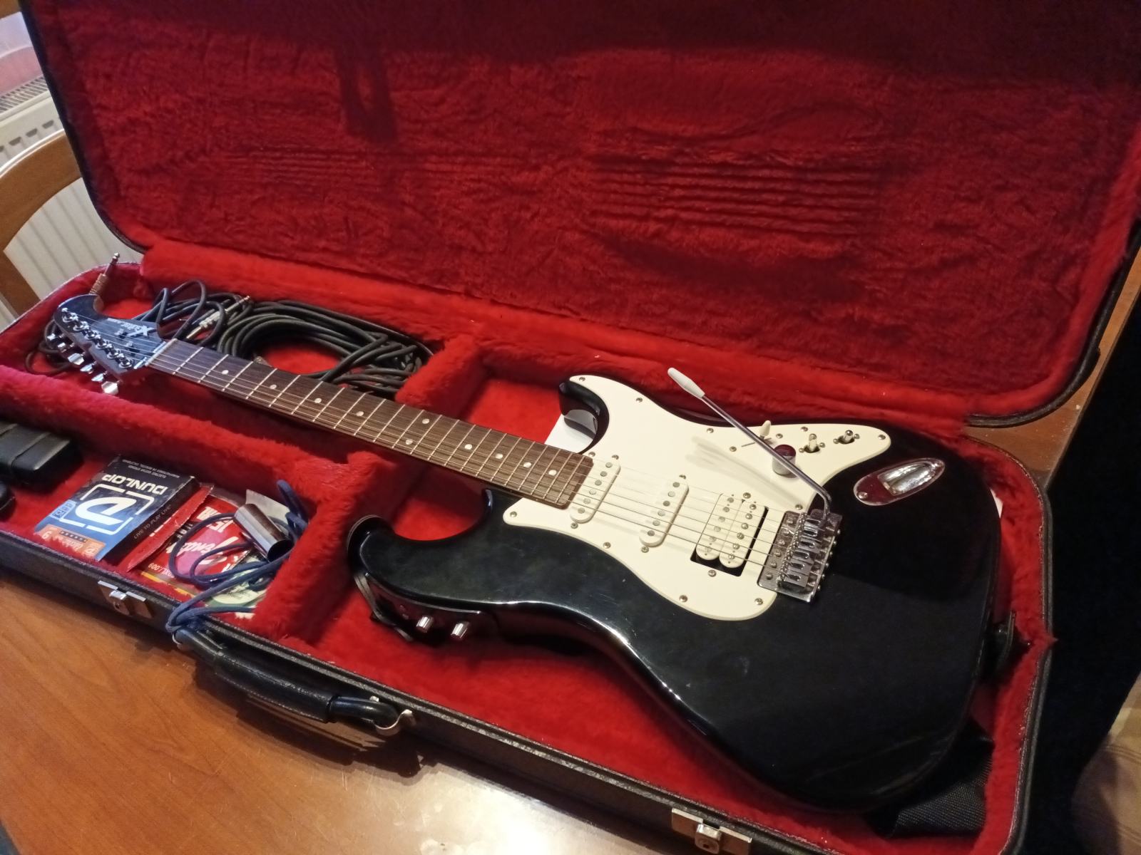 Alesis XGuitar - gitara s efektima - komplet