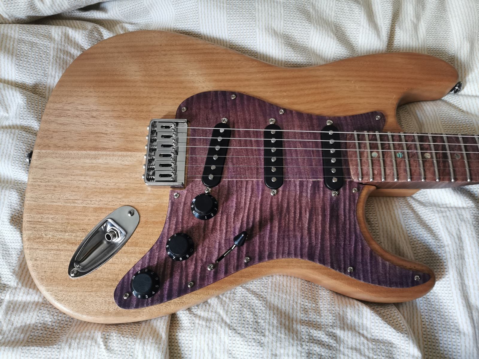 CUSTOM STRAT HT
