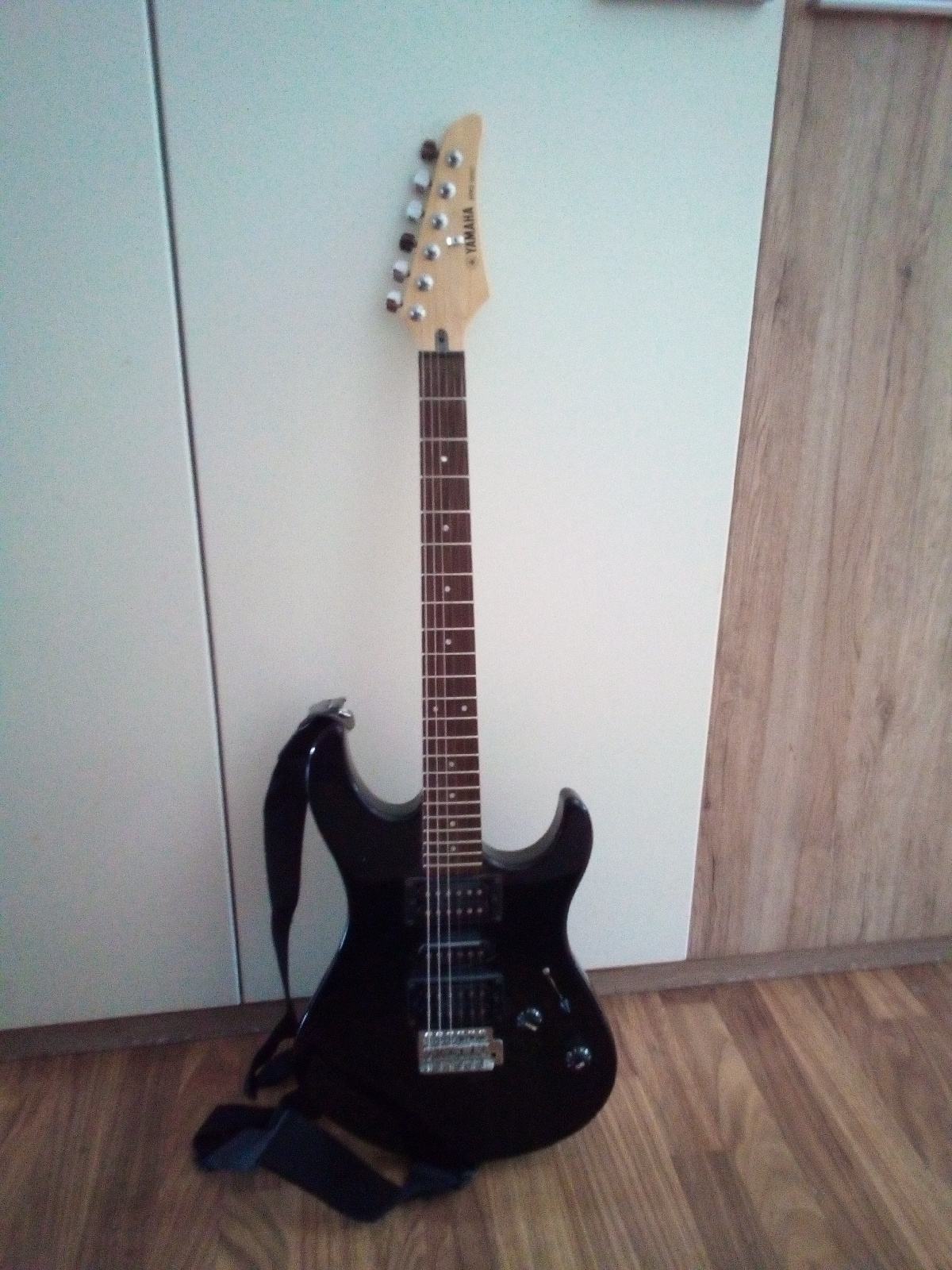 Električna gitara Yamaha ERG121c