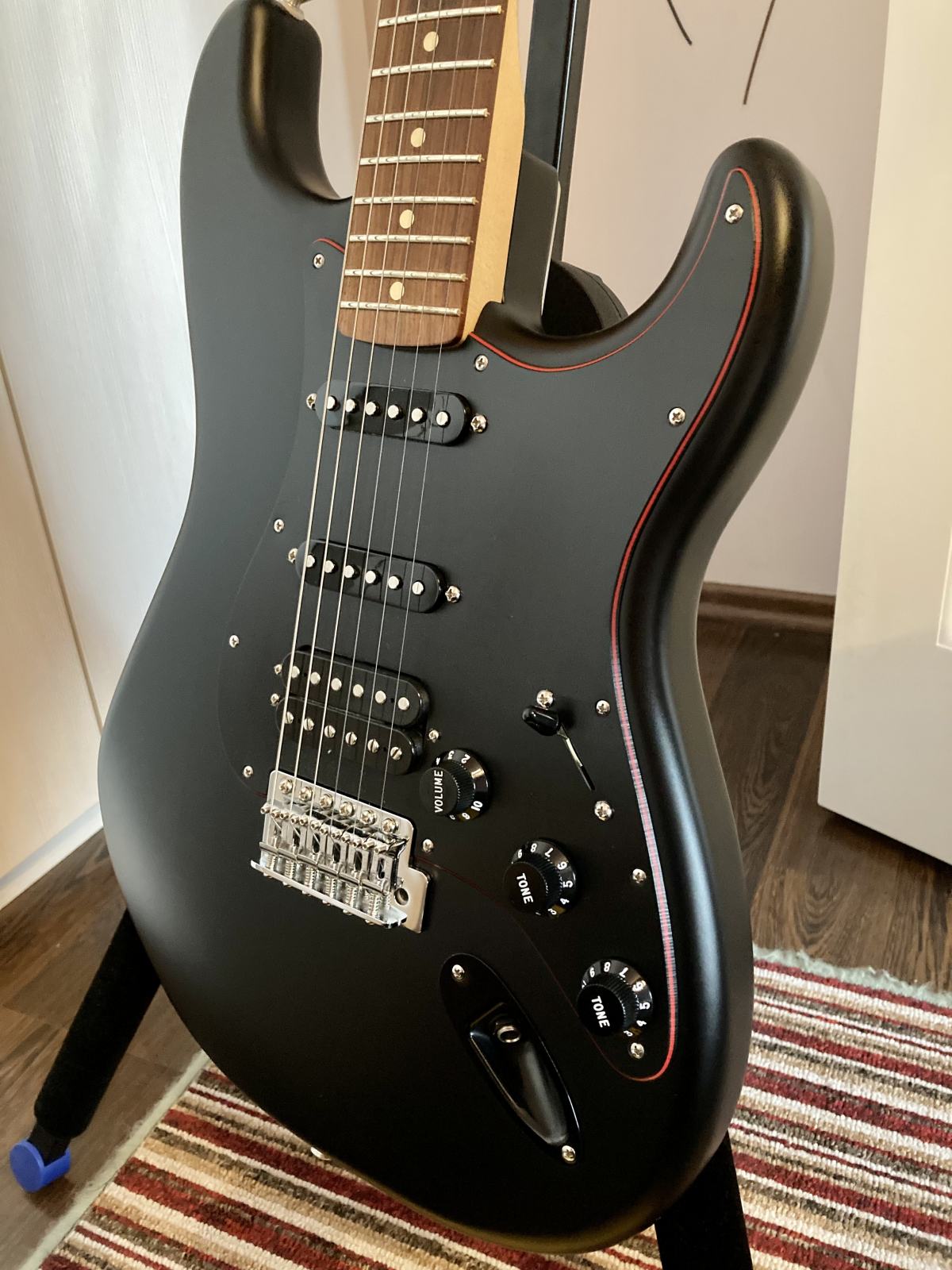 Fender NOIR STRATOCASTER - limited edition MAXIMALNO snižena cijena