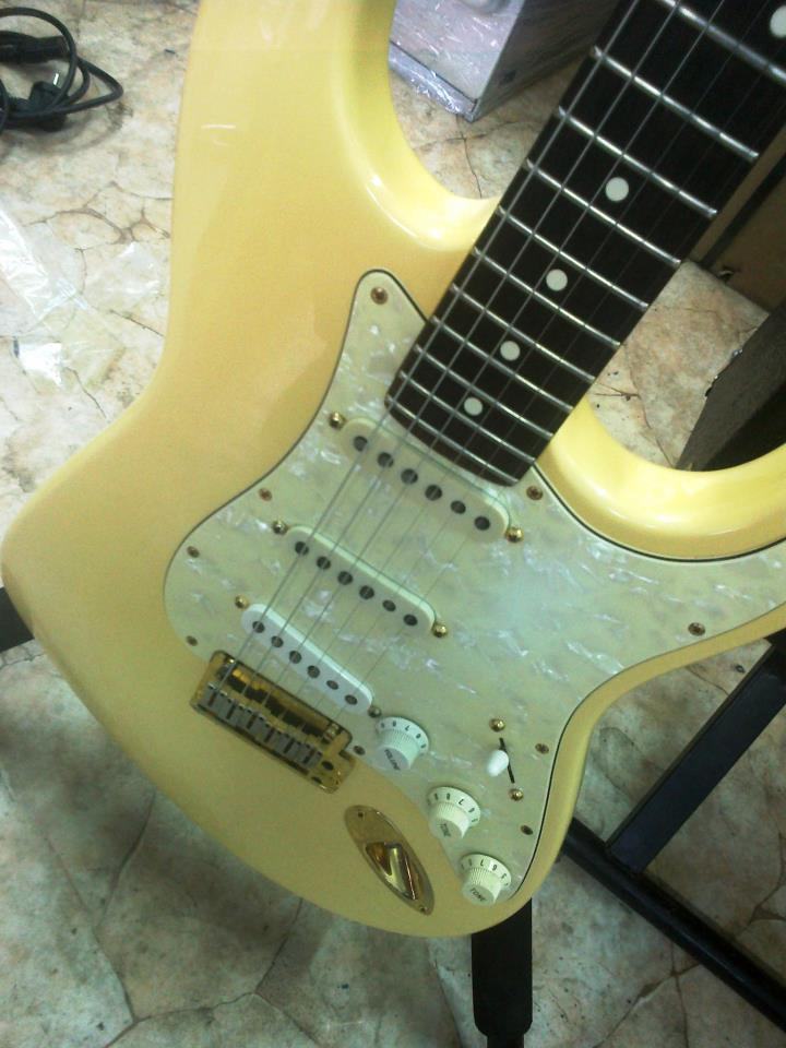 Fender stratocaster usa 5000kn + kofer Fender gratis
