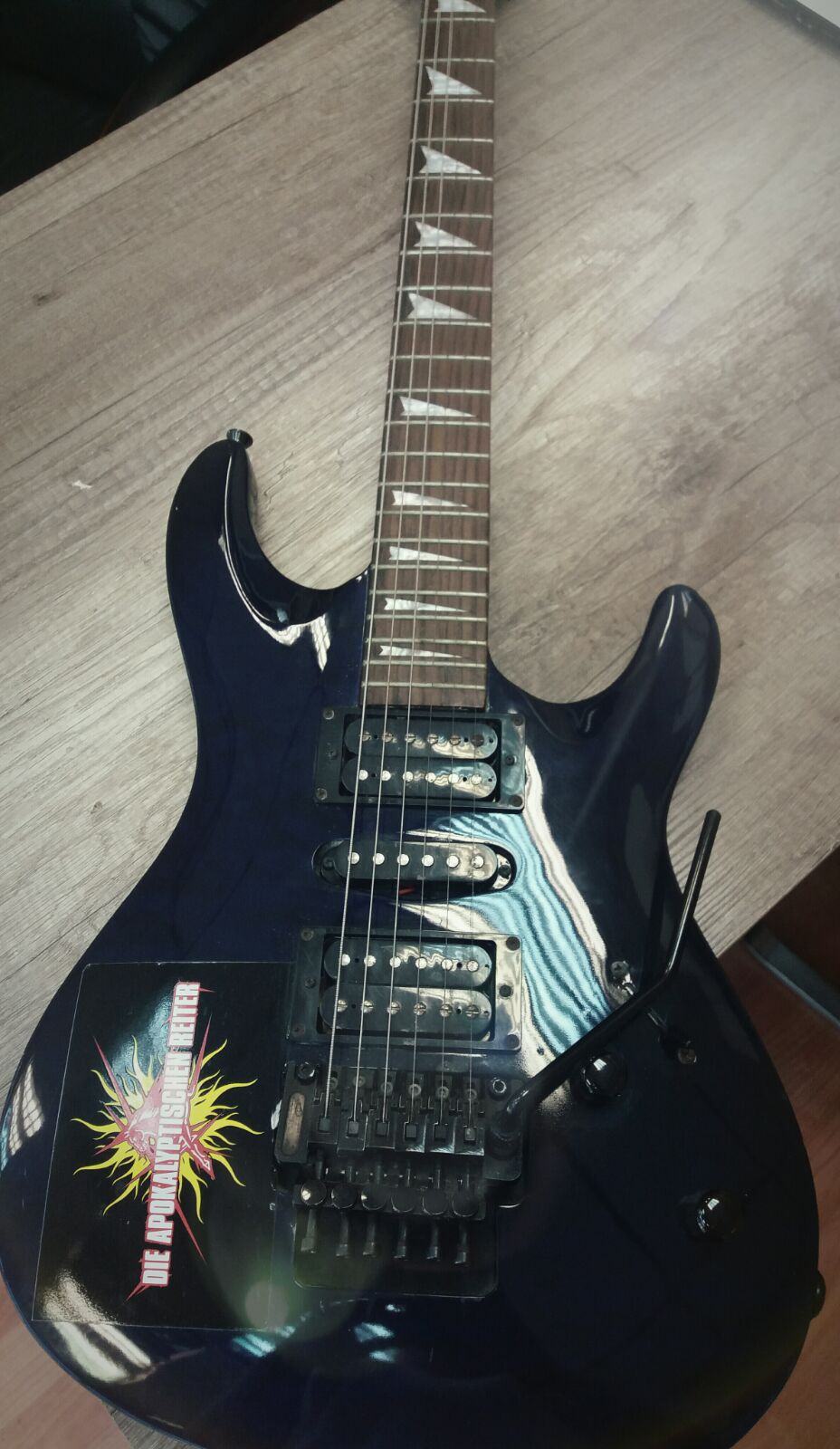 Harley Benton elektricna gitara