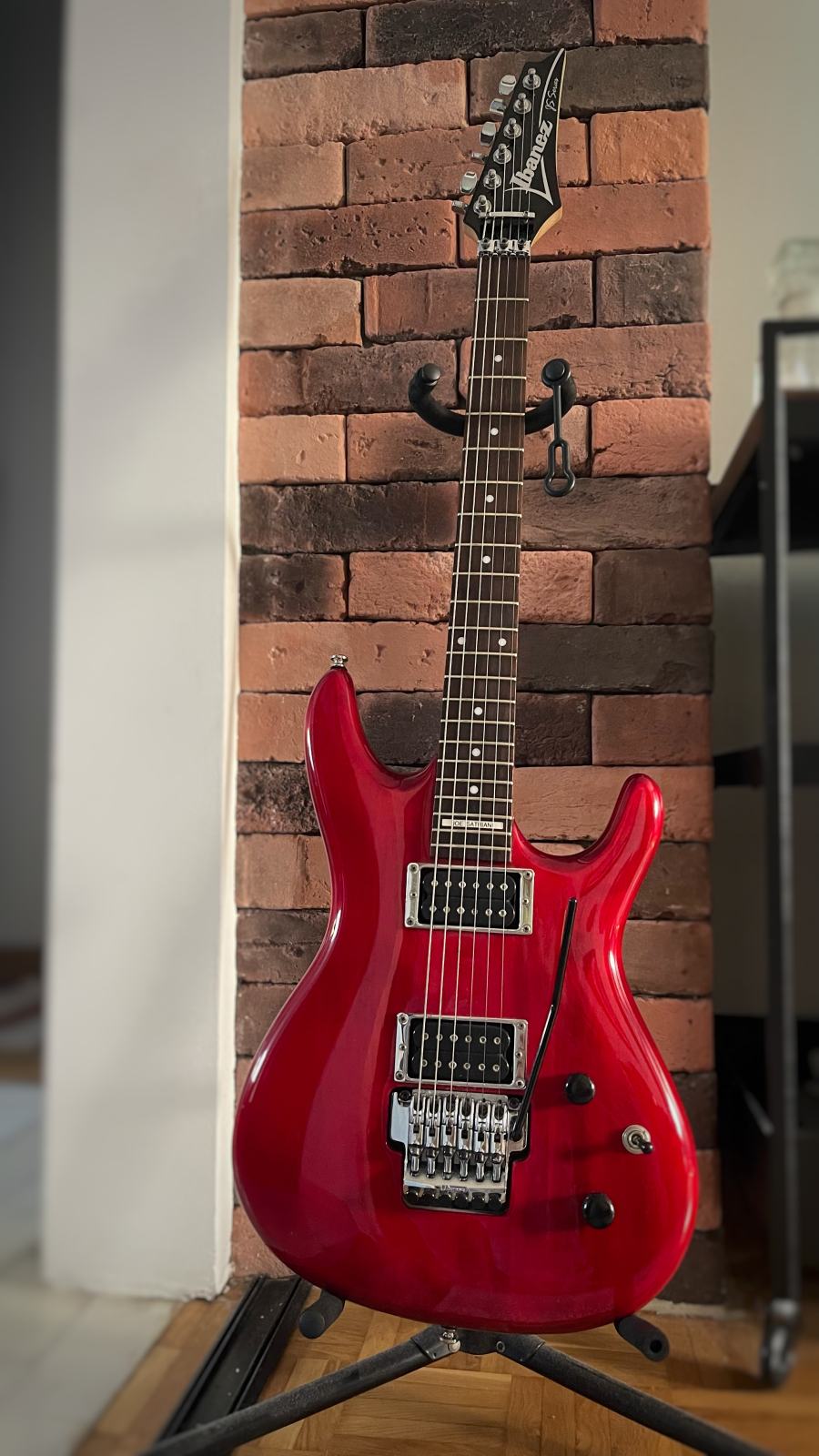 Prodajem Ibanez JS100 TR, DiMarzio Titan pickupovi + kofer - 450eur