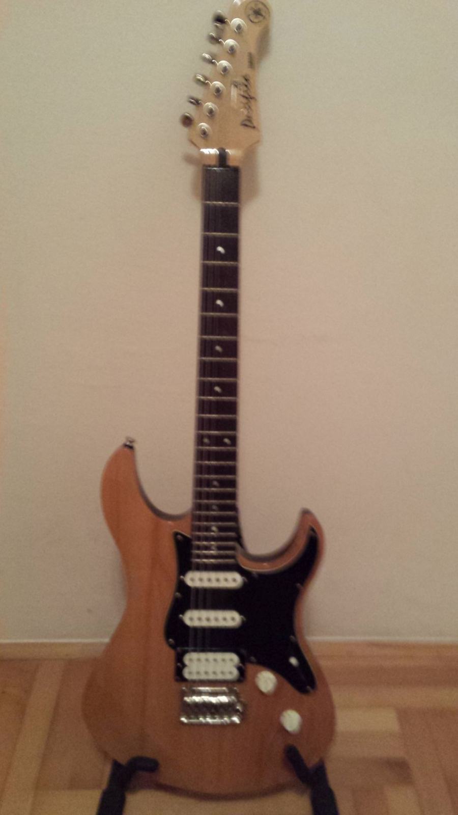 Yamaha Pacifica 412V + oprema