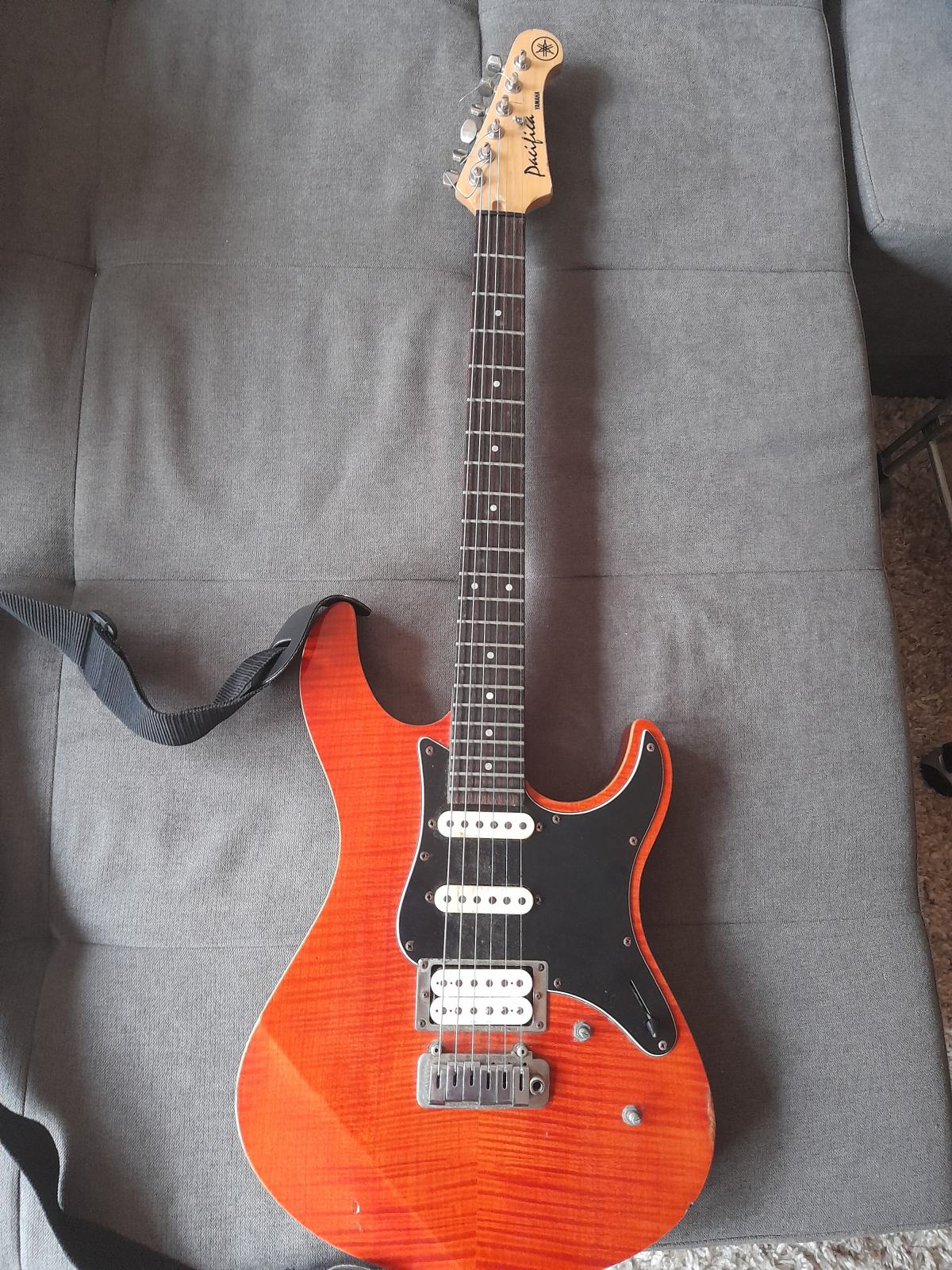 Yamaha Pacifica 612 V