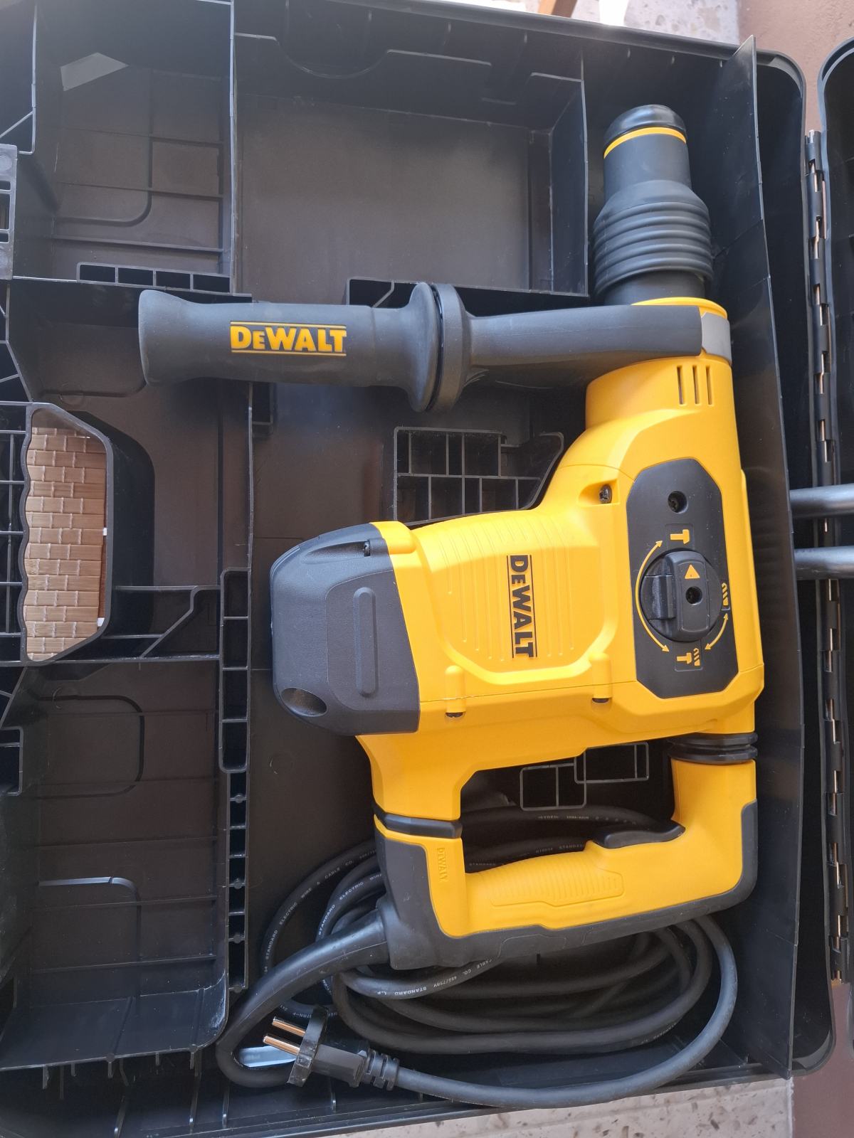 Dewalt udarni čekić D25481K-QS