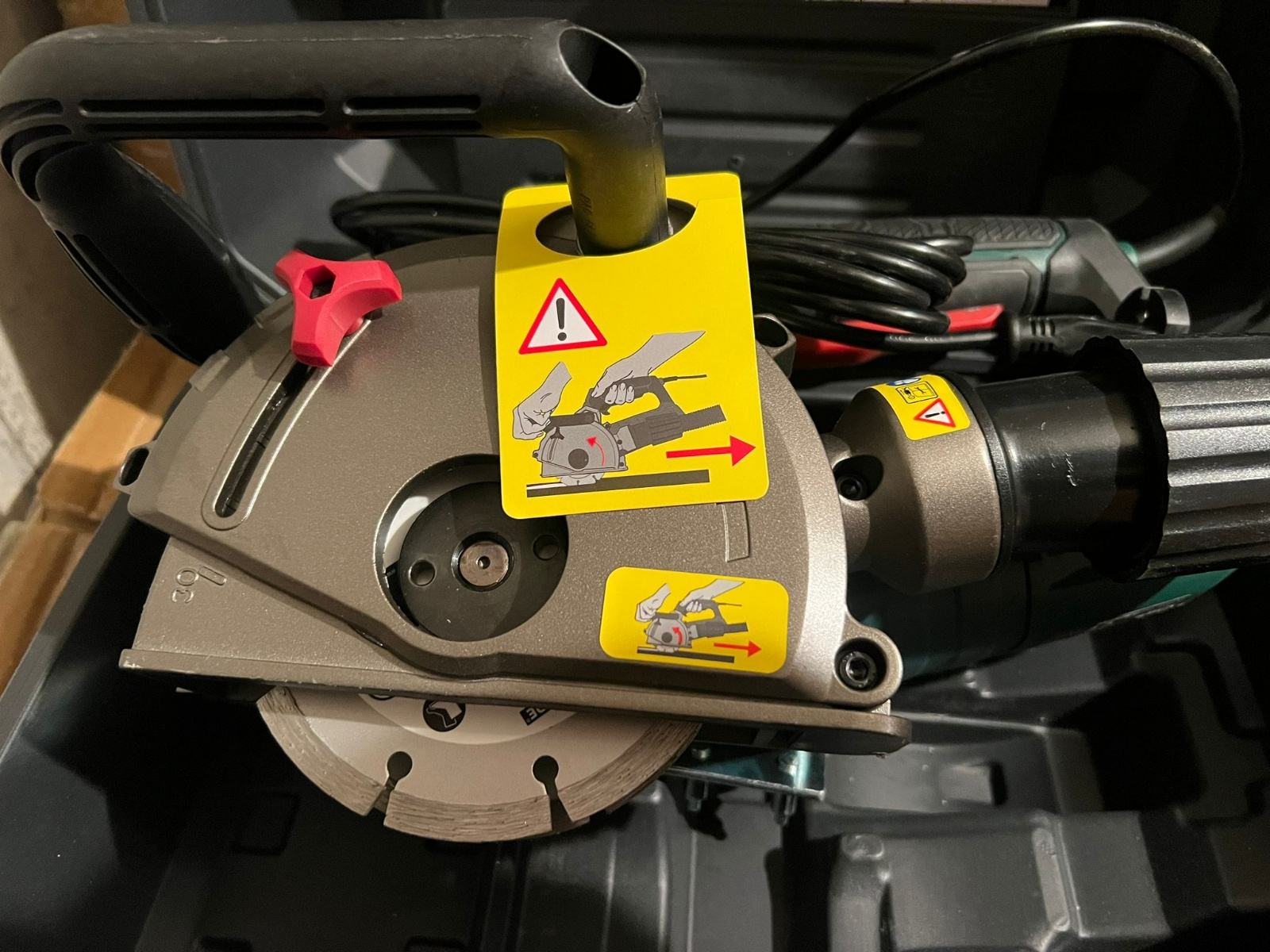 Prodajem šlicericu,rezač utora Parkside Pmnf 1350 e4