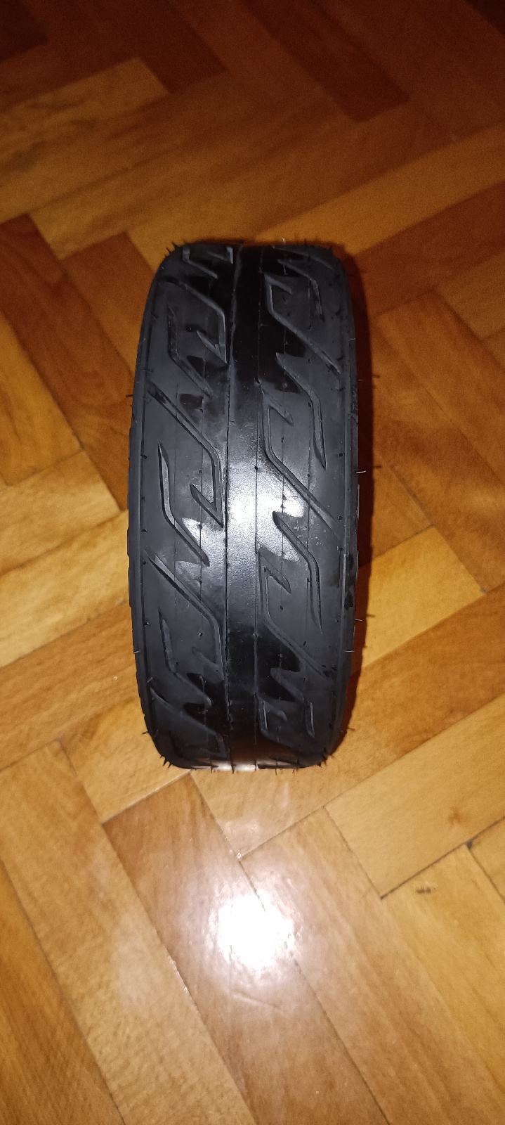 Guma za MS E20 romobil