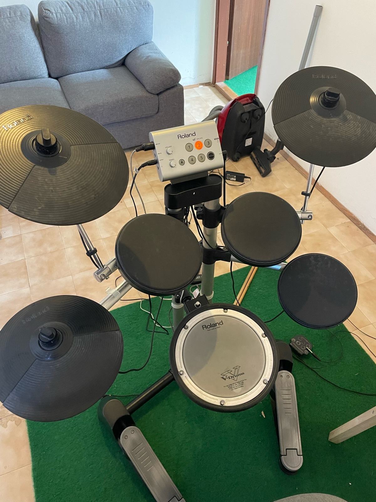 Prodaje se ROLAND HD-1