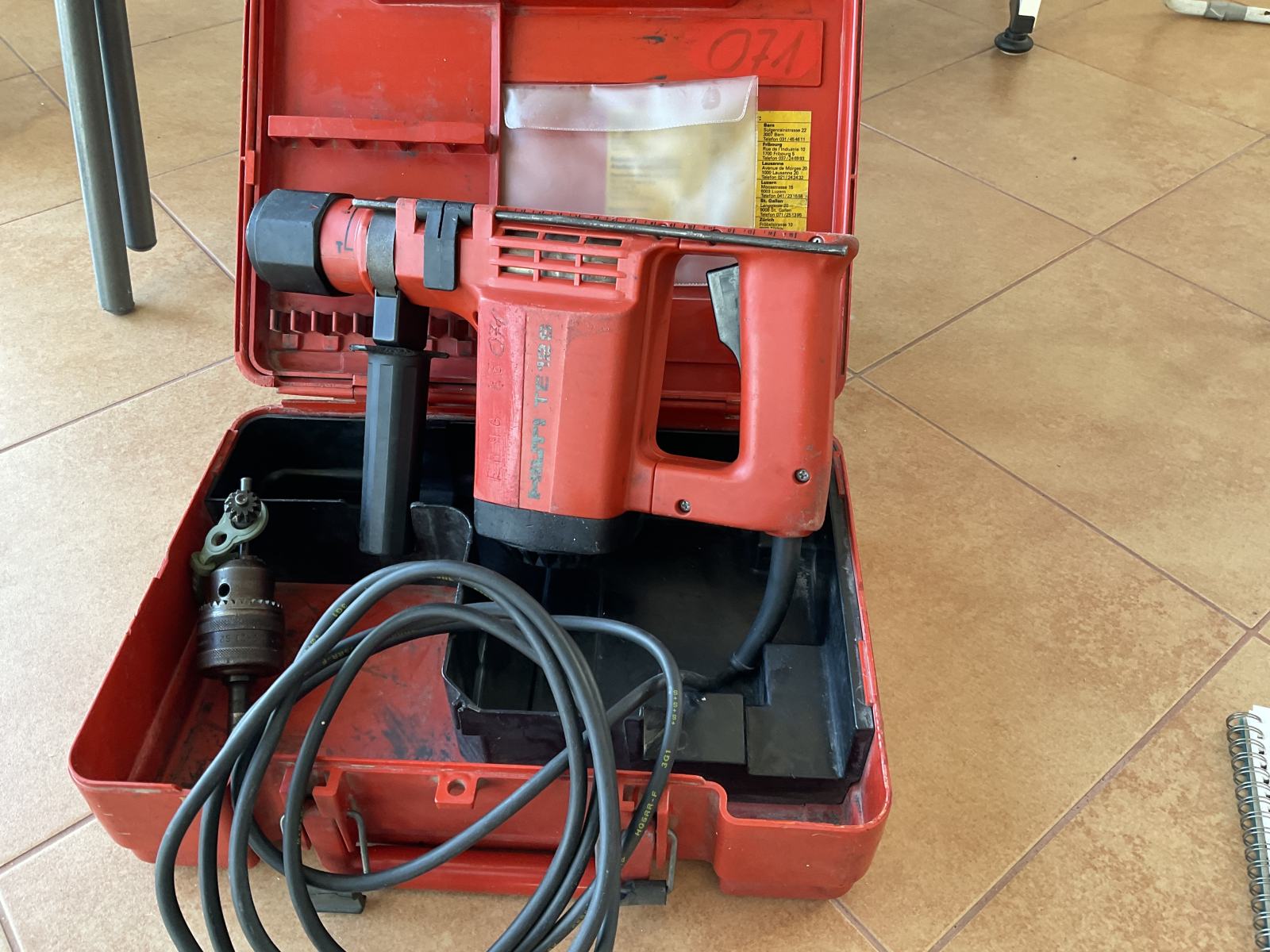 Hilti i Hitahi bušilice, boreri,noževi,držač za nareznice,Krone boreri