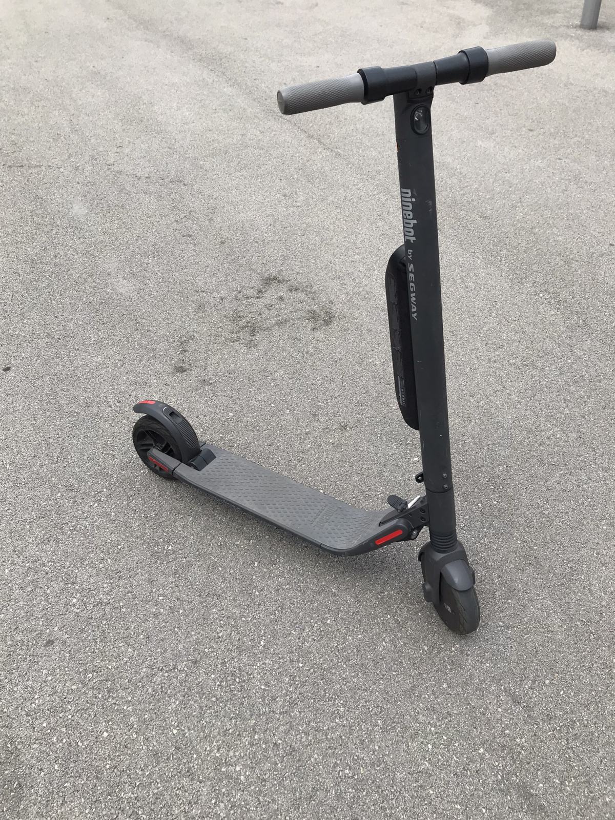 Električni romobil - Segway Ninebot KickScooter ES4