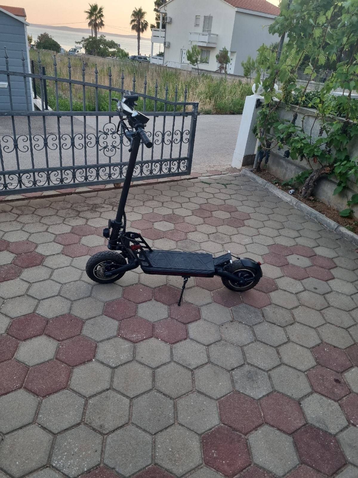 Električni romobil KUGO G2 Pro