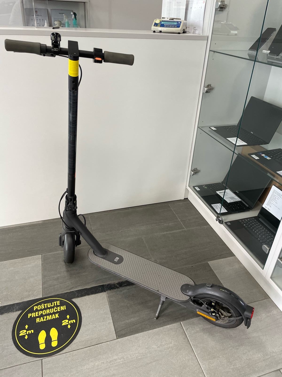 Xiaomi Mi Essential romobil, 918 km, R1 račun