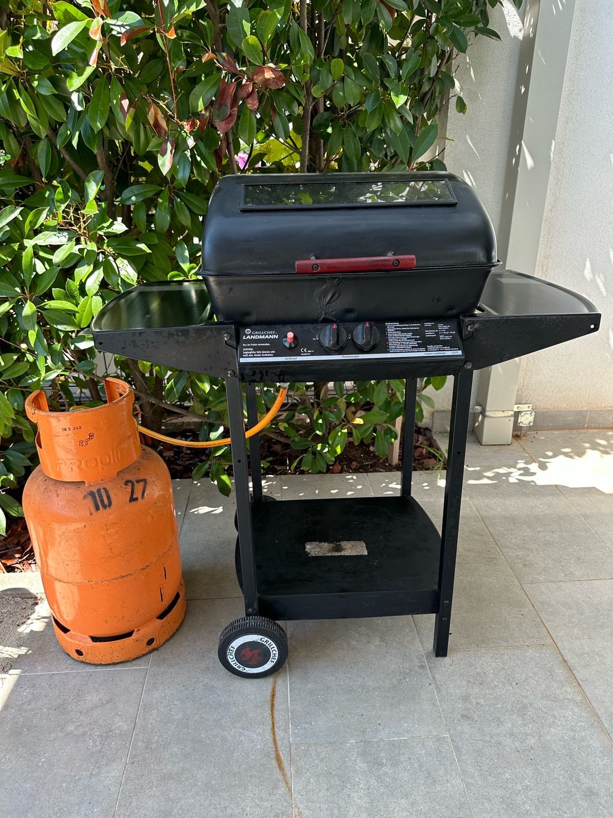 Rostilj sa plinskom bocom