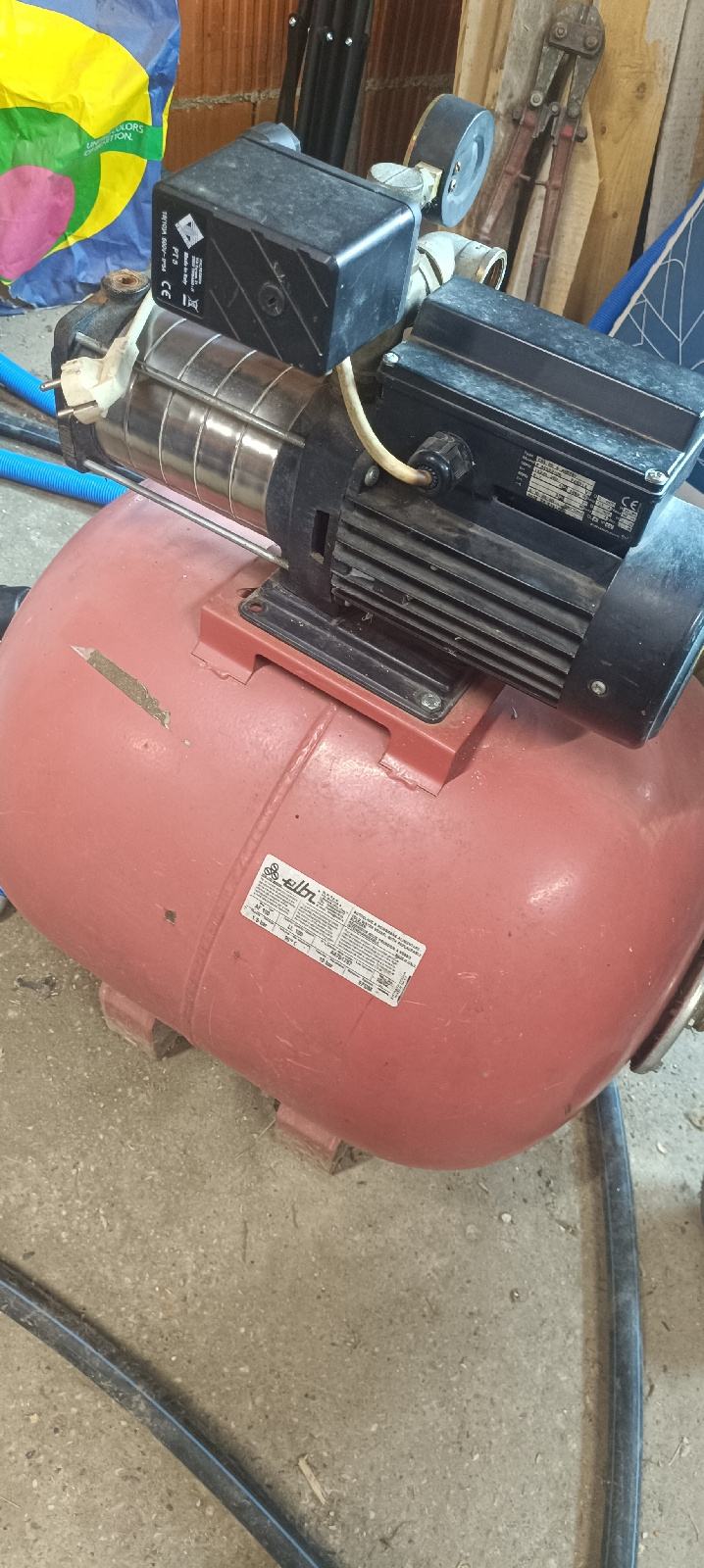 Grundfos peterostepena pumpa sa spremnikom 100 litara