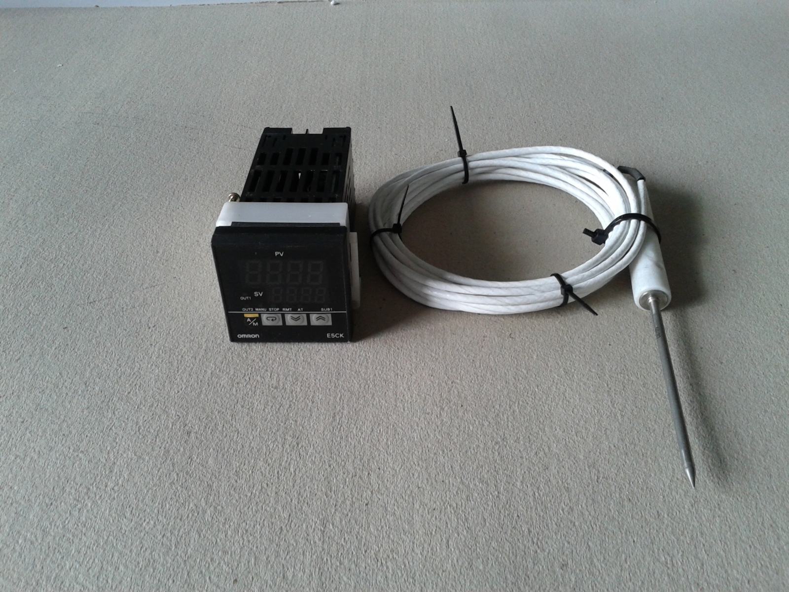 DIGITALNI TERMOREGULATOR OMRON S SONDOM