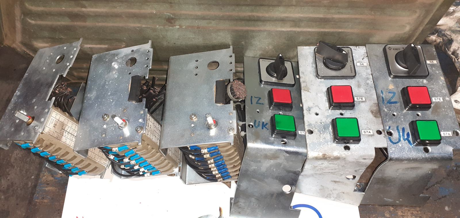 Grebenaste sklopke , prekidaci