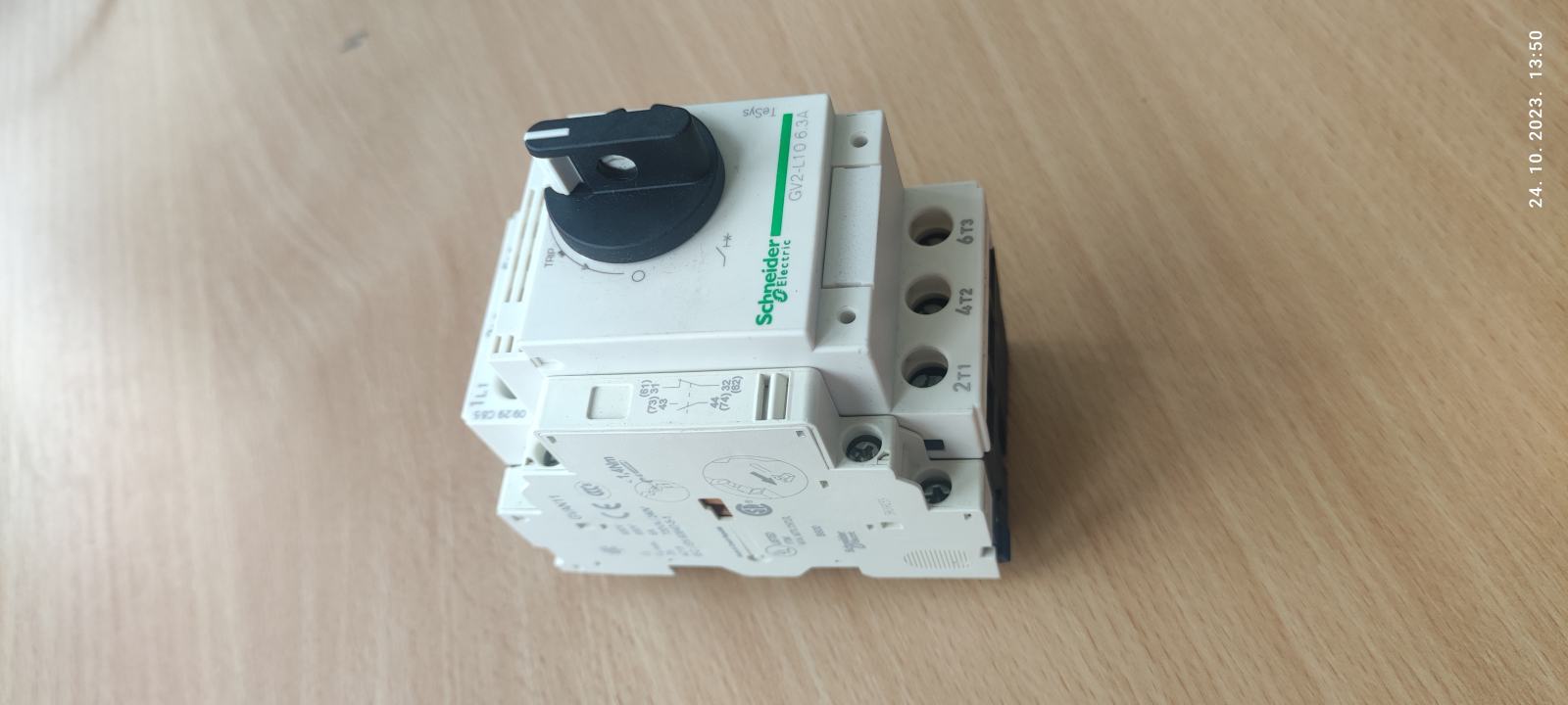 Motorski prekidač GV2 sa pomoćnim kontaktom