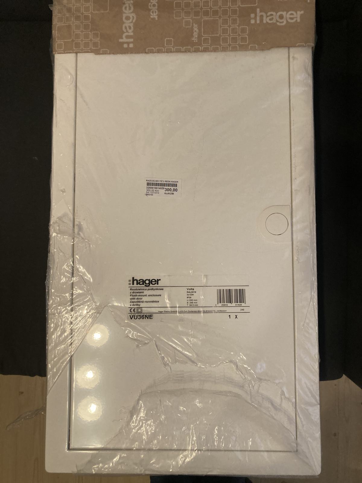 Razvodni ormarić za struju (3 reda), opremljen - Hager Volta VU36NE