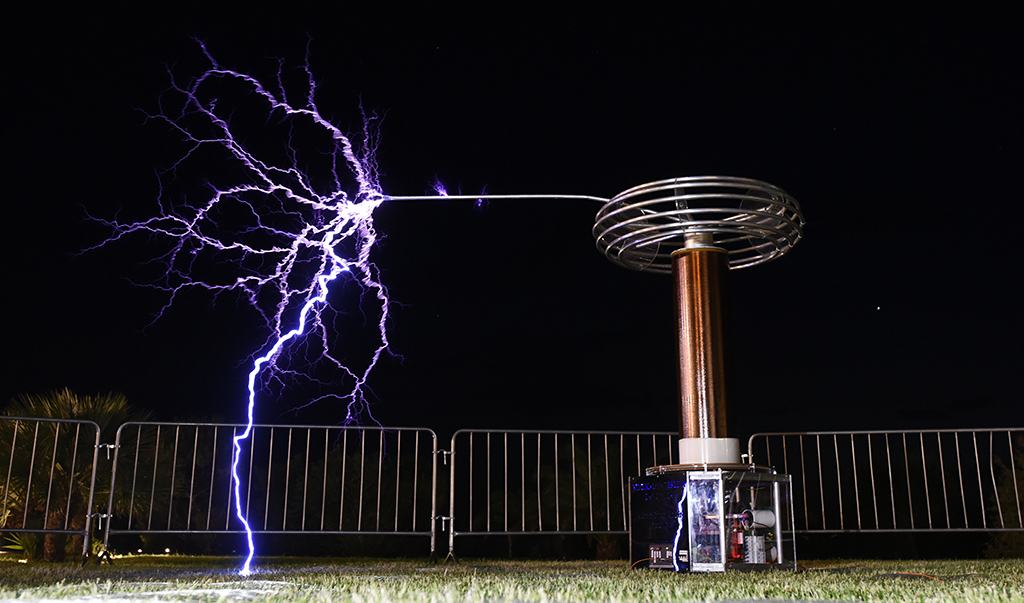 Teslina Zavojnica - Teslin Transformator - Musical Tesla Coil