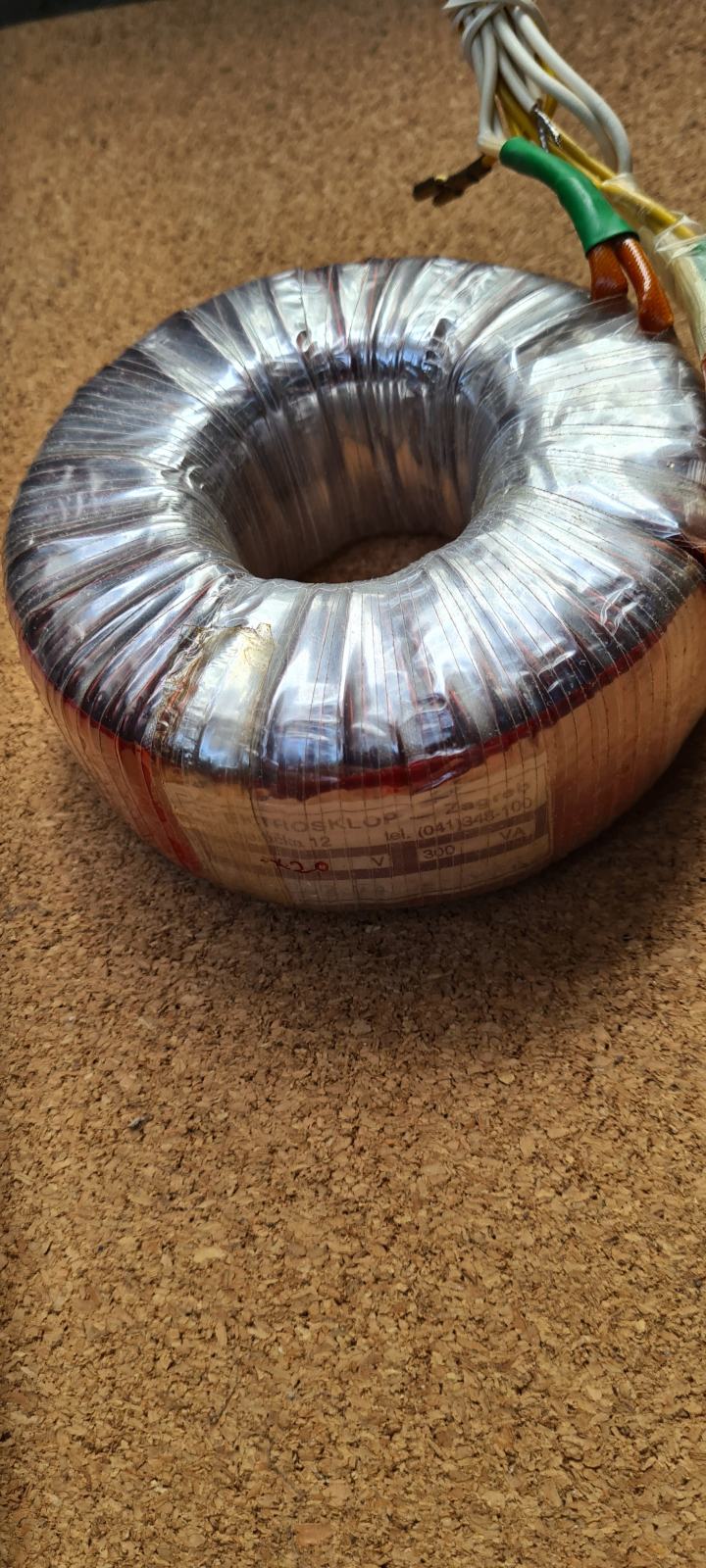 TOROIDNI TRAFO 2×20 V 300VA