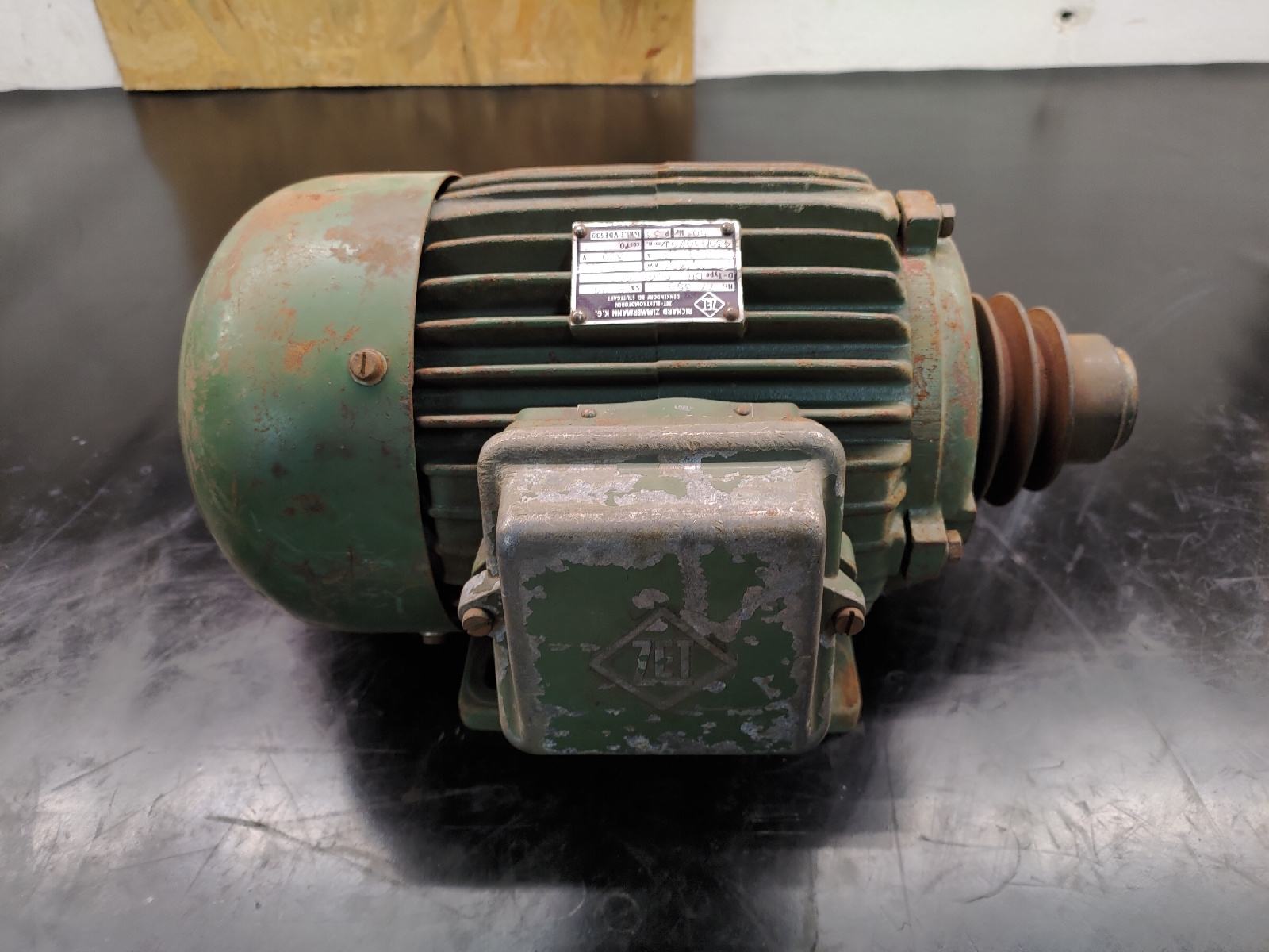 Trobrzinski trofazni kavezni motor - VIDEO TEST ISPRAVNOSTI