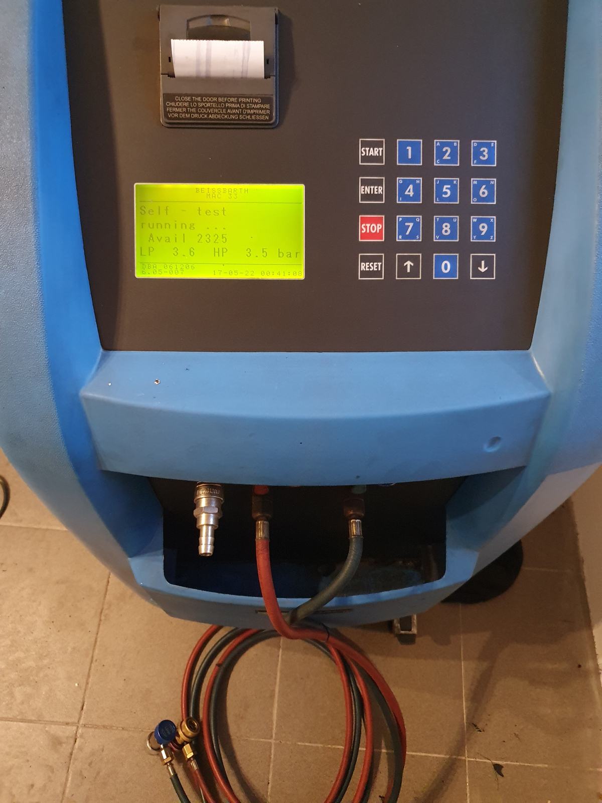 Uredaj za punjenje klime