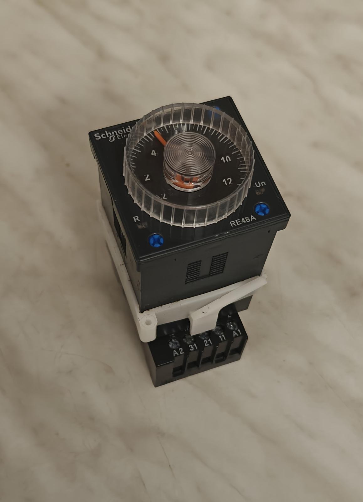 Vremenski relej Schneider RE48A ML 12MW