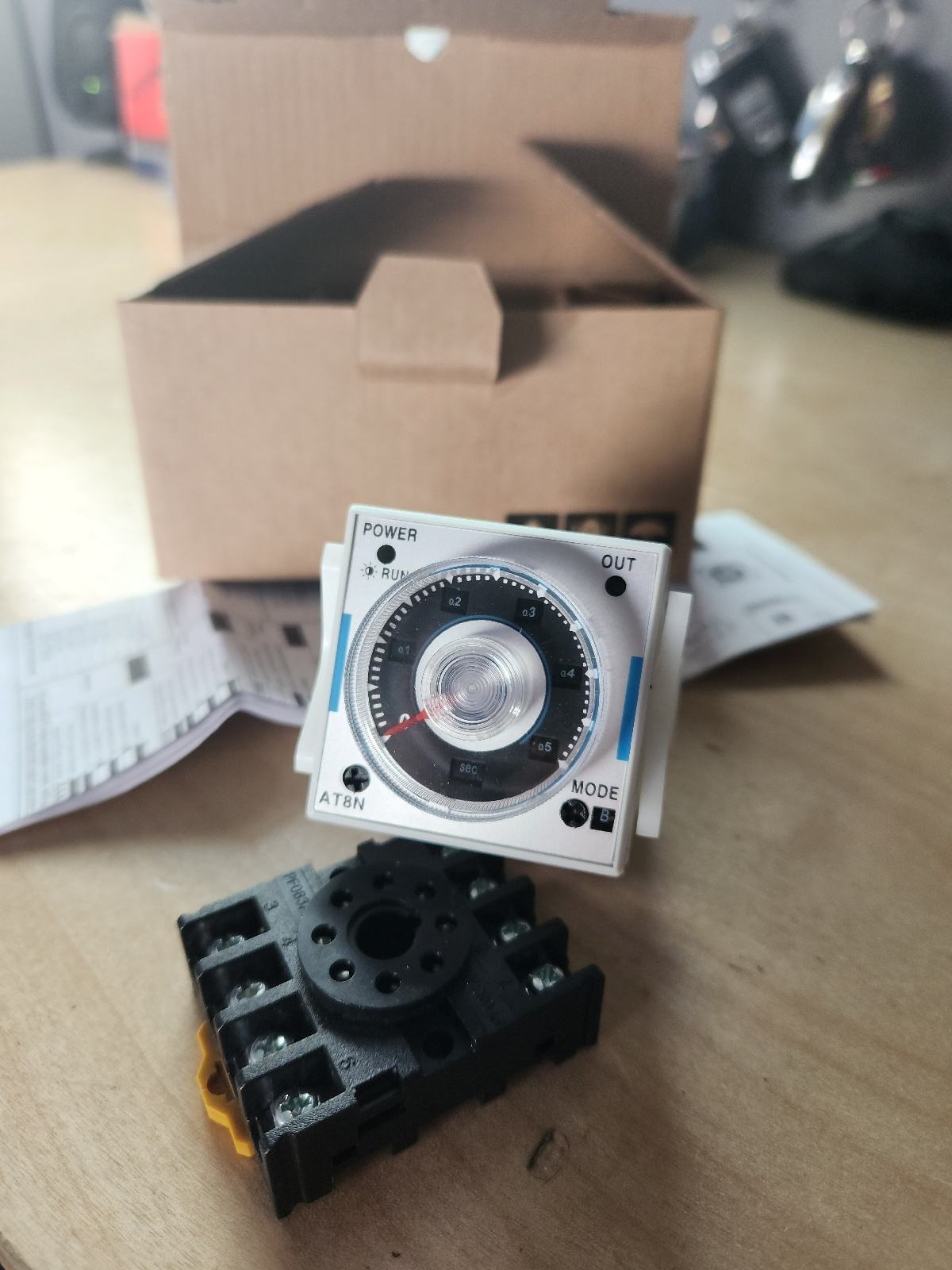 Vremenski tajmer relej 8pin