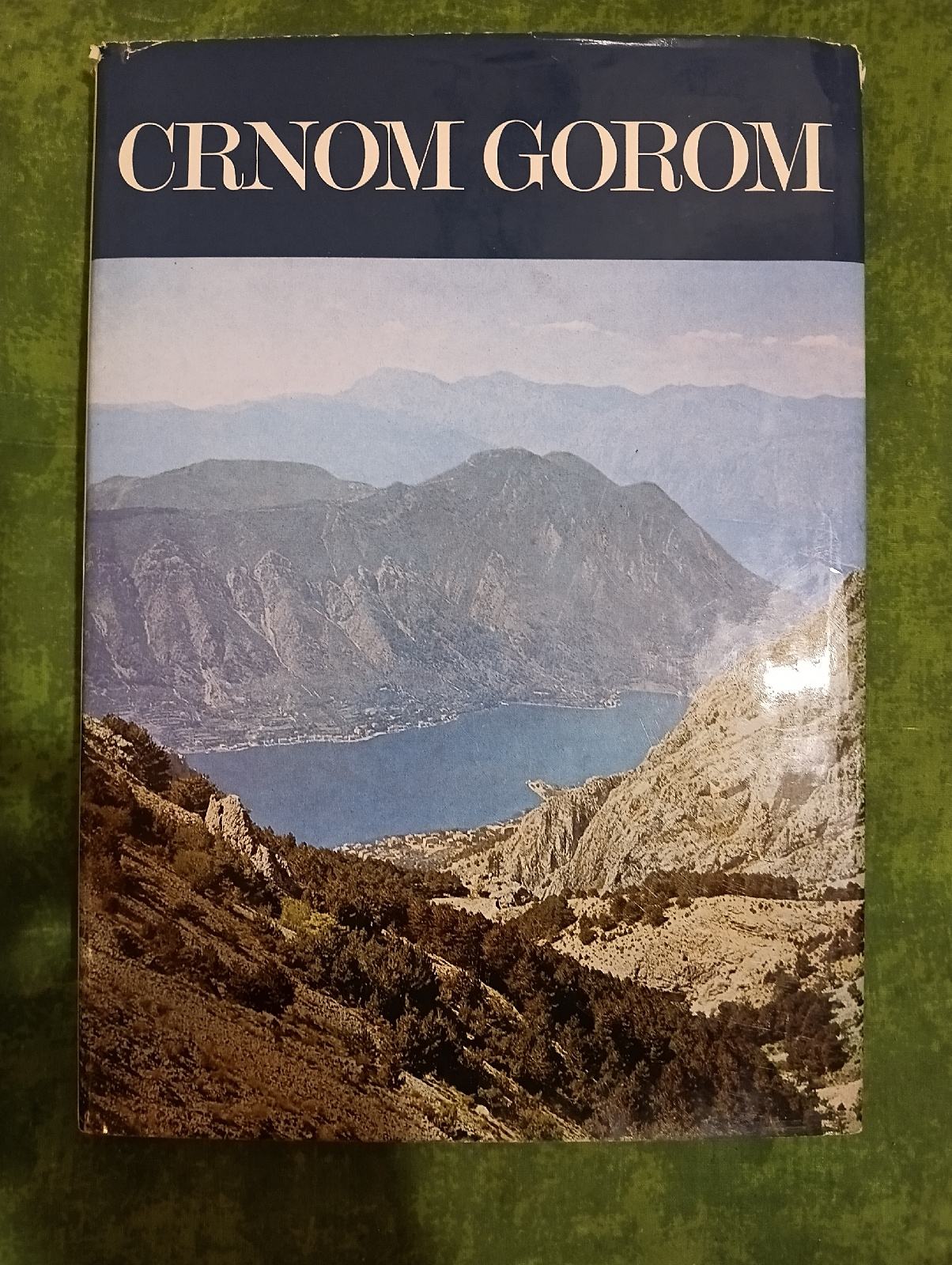 Crnom Gorom- monografija