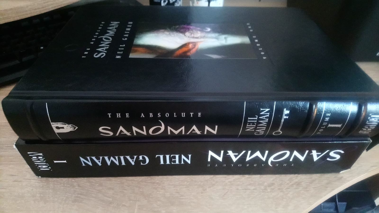 Absolute Sandman Volume 1. /Neil Gaiman