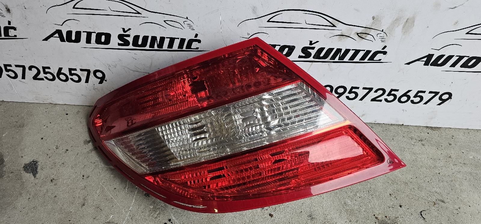 A2048200164 LIJEVO STOP SVJETLO W204 C KLASA