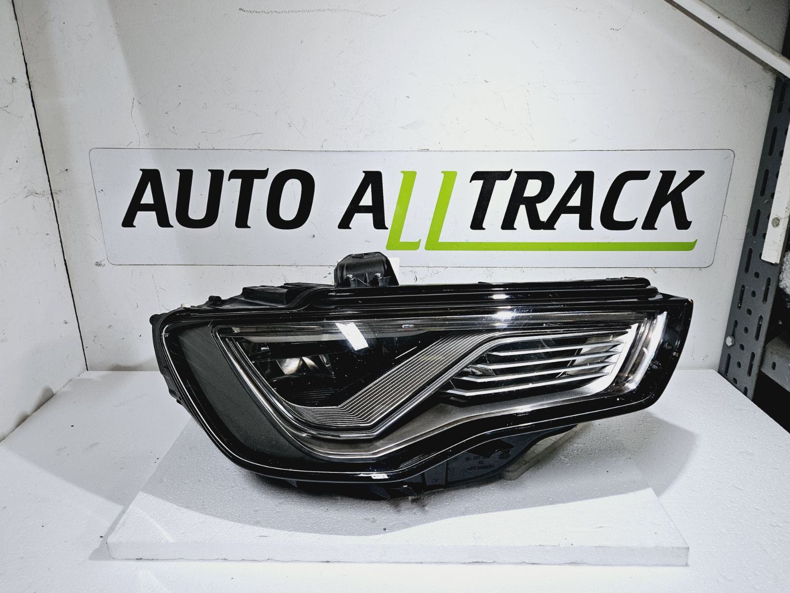 Audi a3 8v s3 rs3 prednji desni full LED matrix far 8V0941034AE