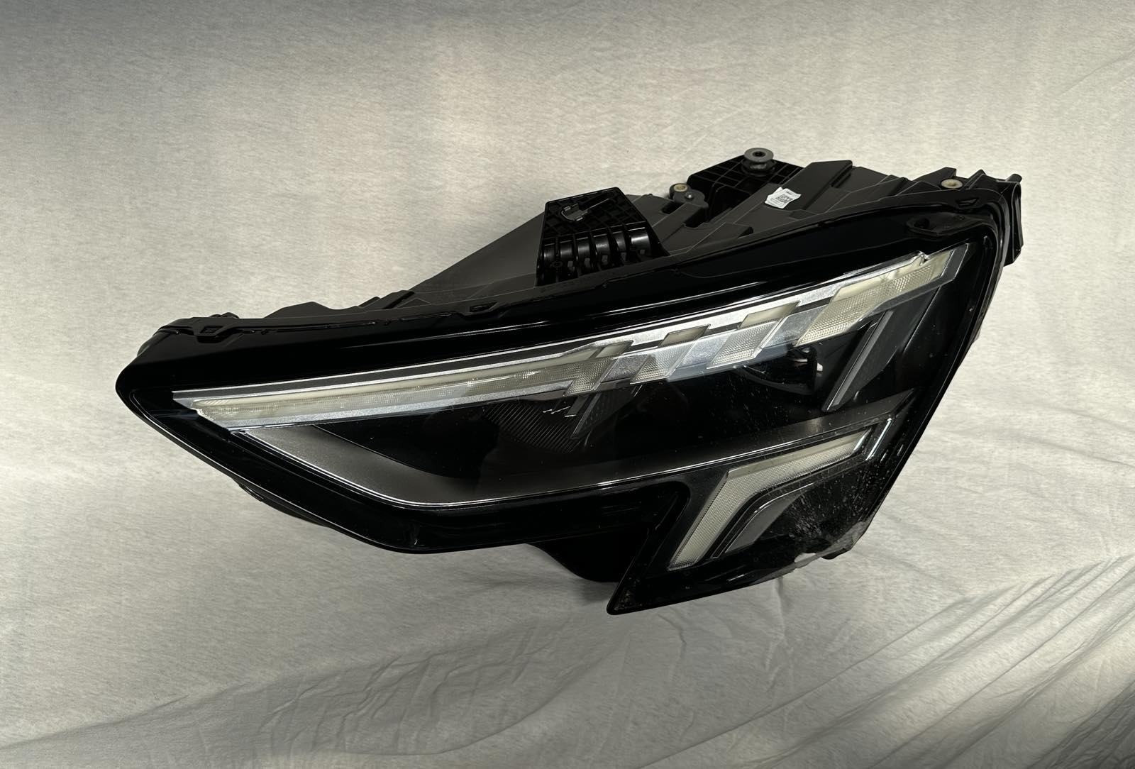 Audi A3 8Y Lijevi Far Matrix 8Y0941033 ;2020/2021/2022/2023