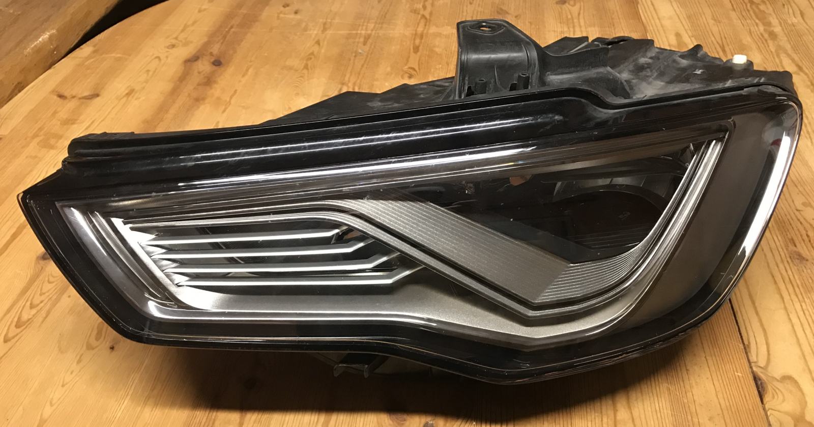 AUDI A3 PREDNJI LIJEVI ORIGINAL FULL LED FAR **POVOLJNO**