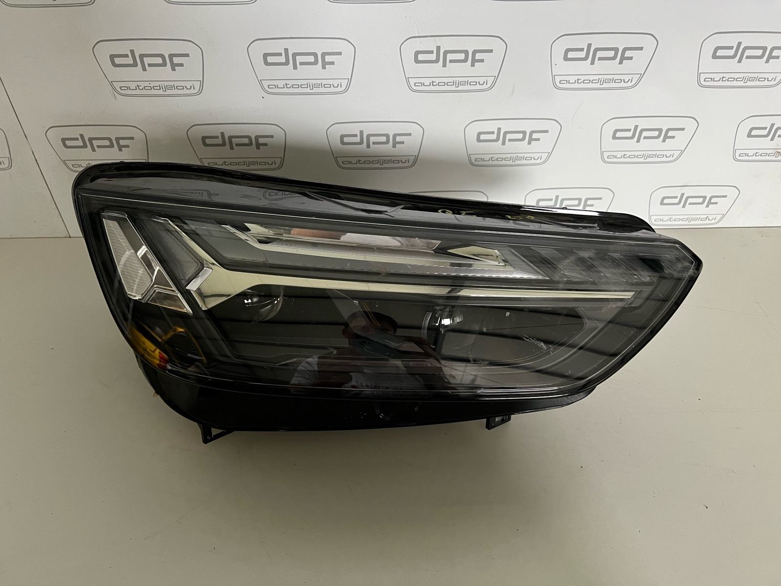 Audi Q5 80A FY facelift prednji desni far