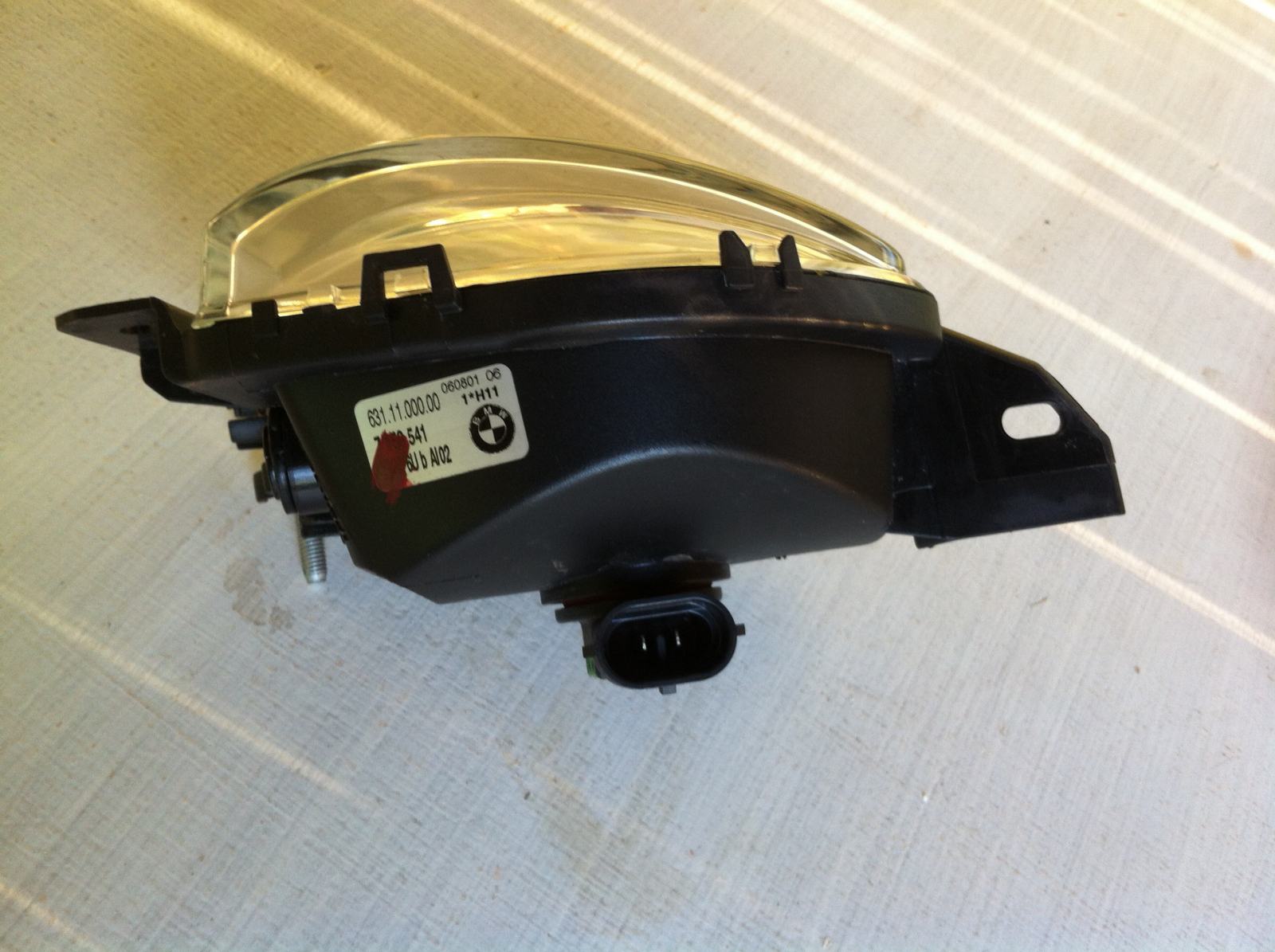 BMW E90 E91 maglenka prednja lijeva 63177158541 7158541