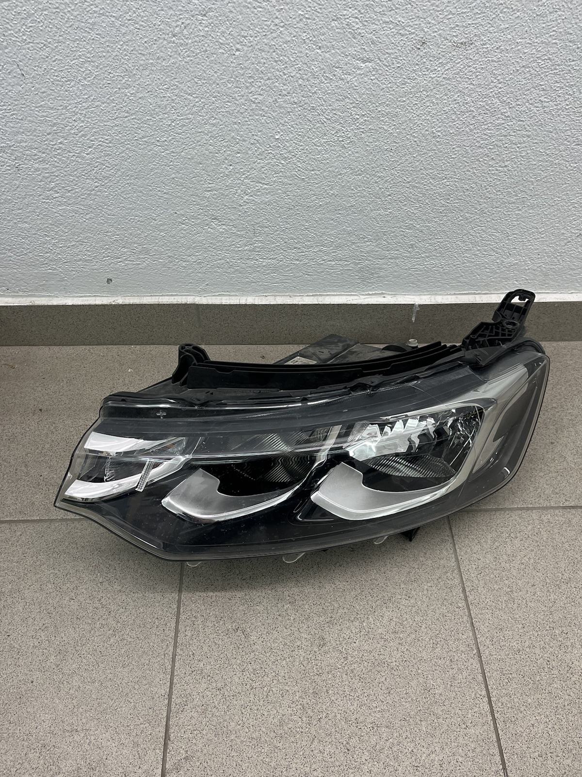 Citroen c elyse svijetlo/far