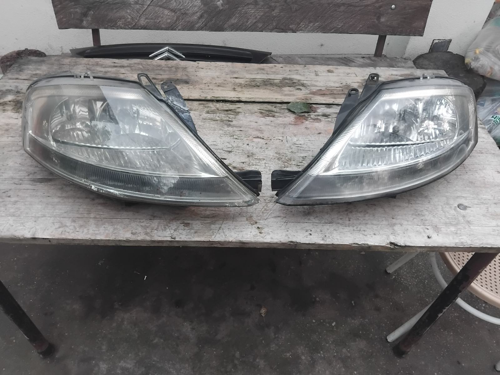 Citroen c3 farovi lijevi I desni