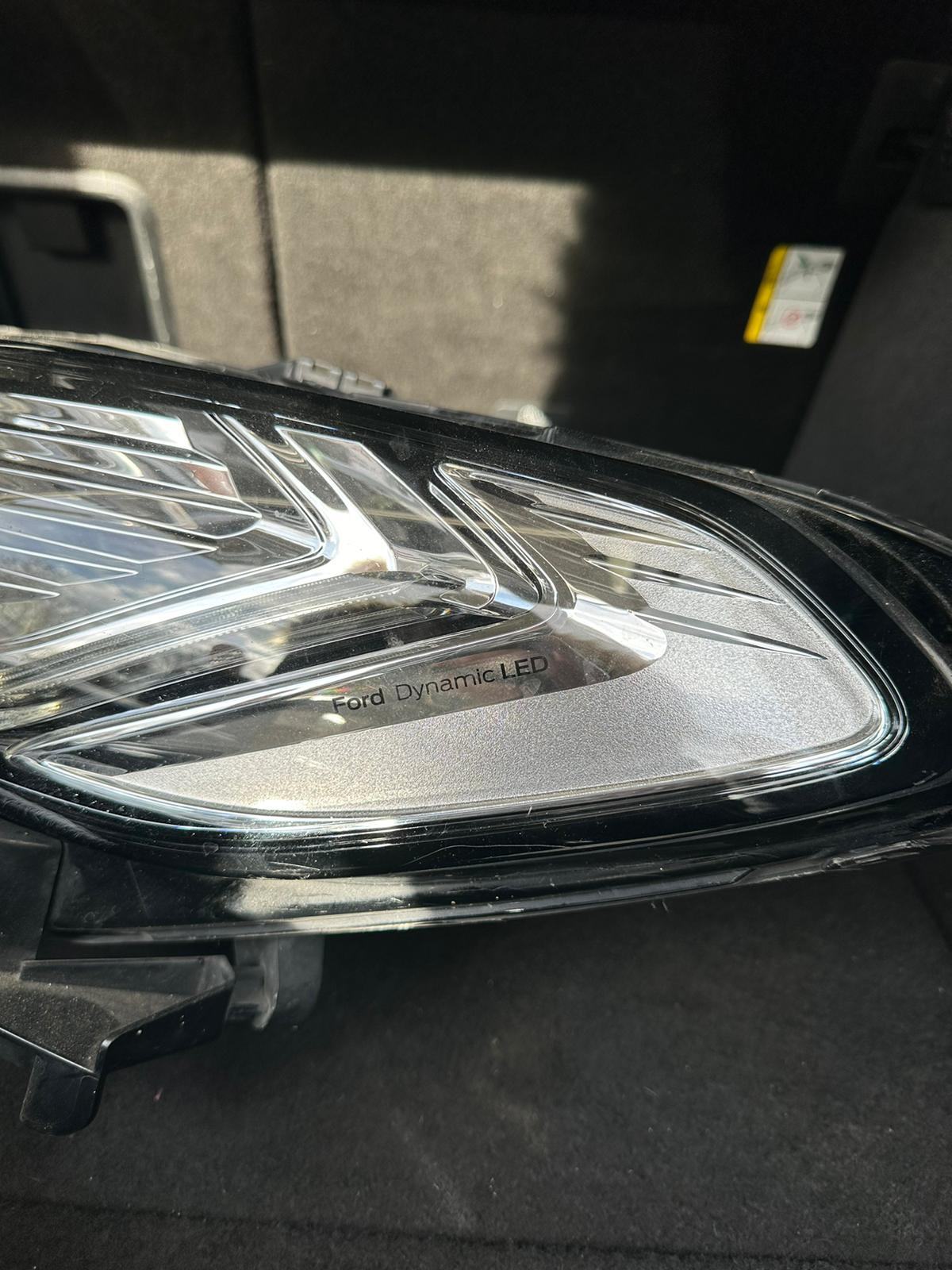 FORD MONDEO DYNAMIC LED FAROVI