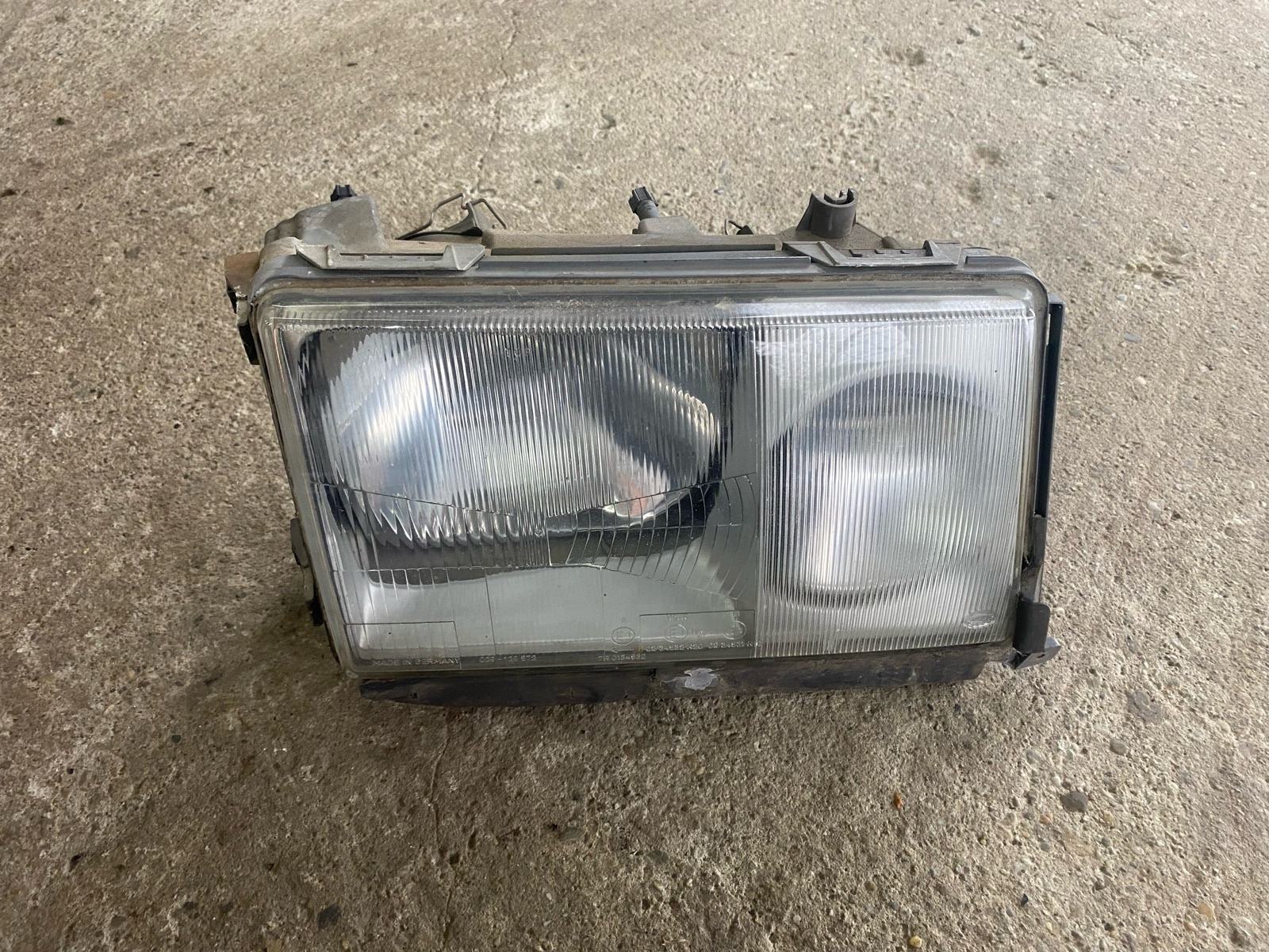 Mercedes 124 w124 desni hella far