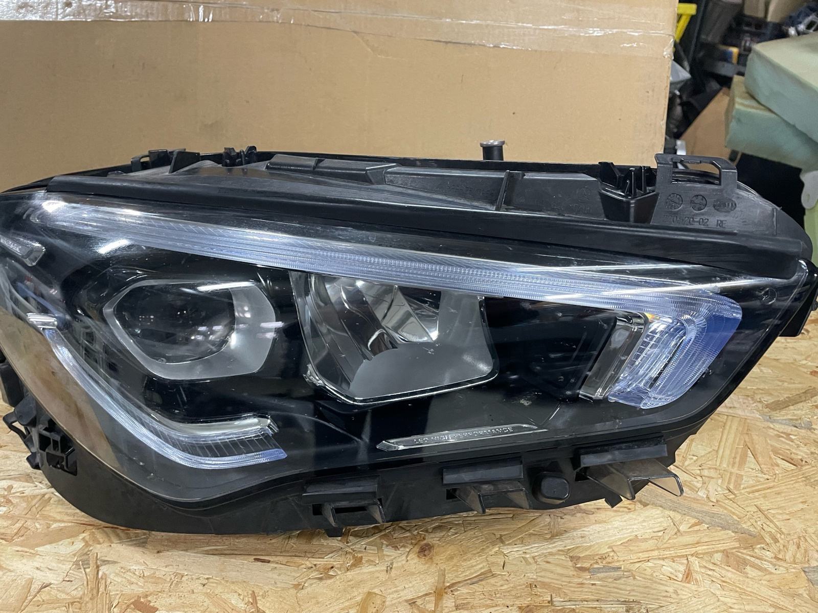 Mercedes Benz A118 906 40 00 led